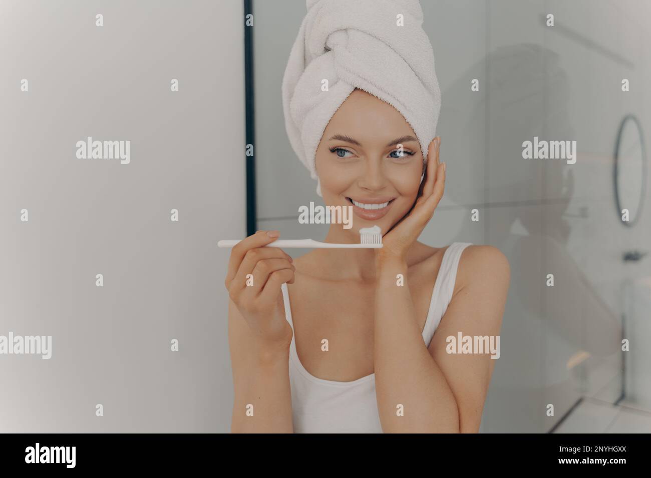 Mädchen Unter Der Dusche Fotos Und Bildmaterial In Hoher Auflösung 3688