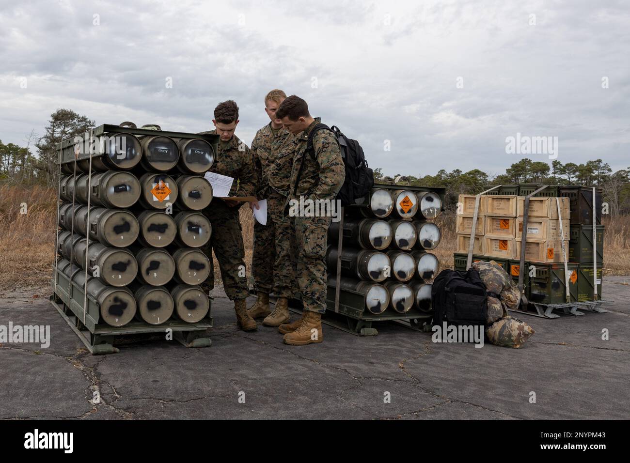 USA Marines mit 2. Marine Aircraft Wing (MAW) Inventarwaffen bei Marine ...