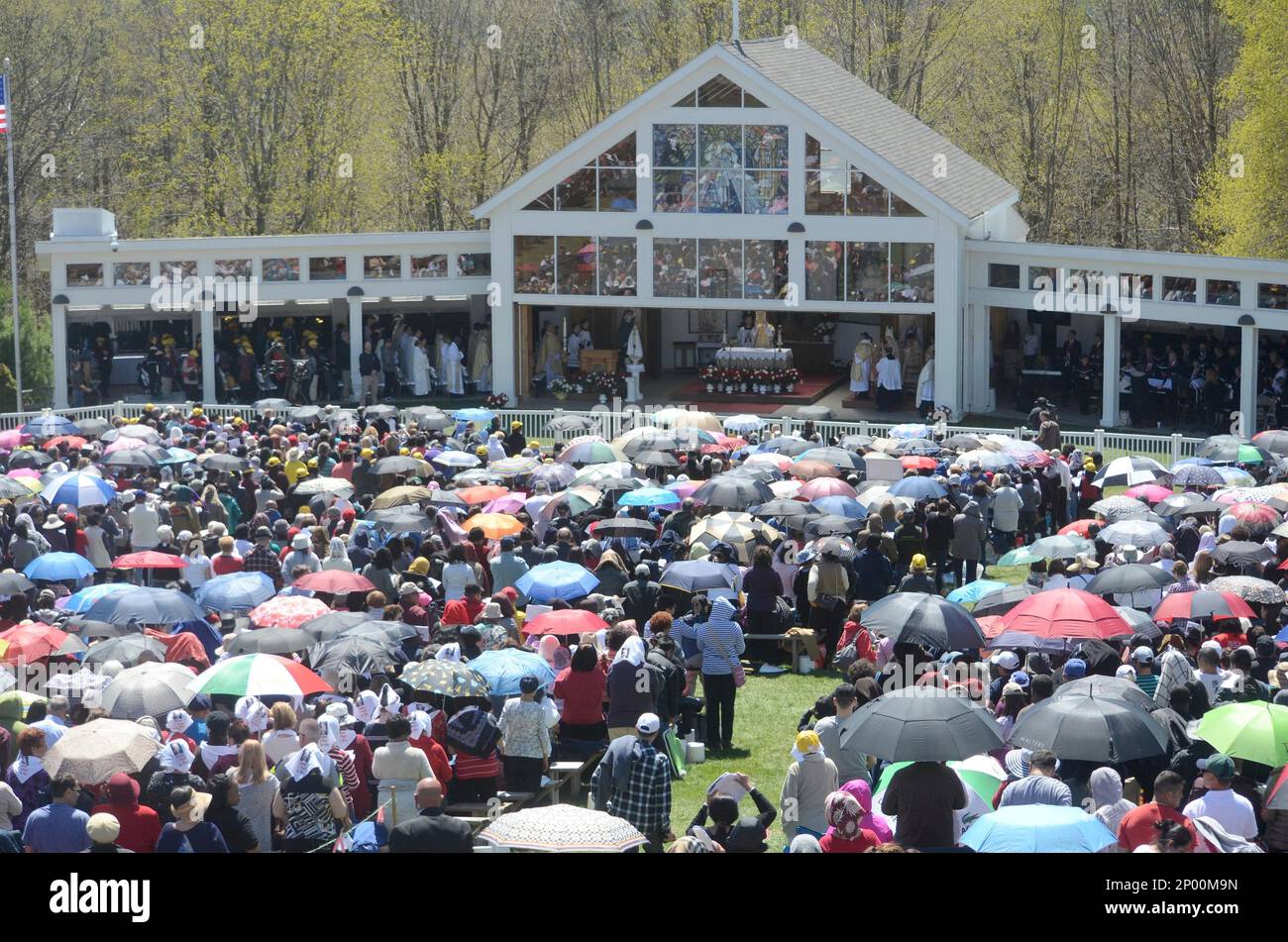 Thousands of pilgrims attend the Divine Mercy Sunday Solemn Liturgy at ...