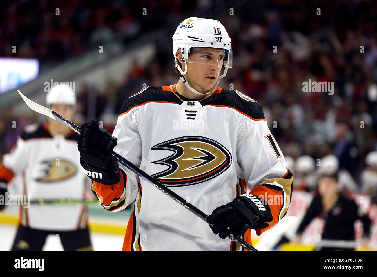 Anaheim Ducks' Ryan Strome (16) waits for a face-off against the ...