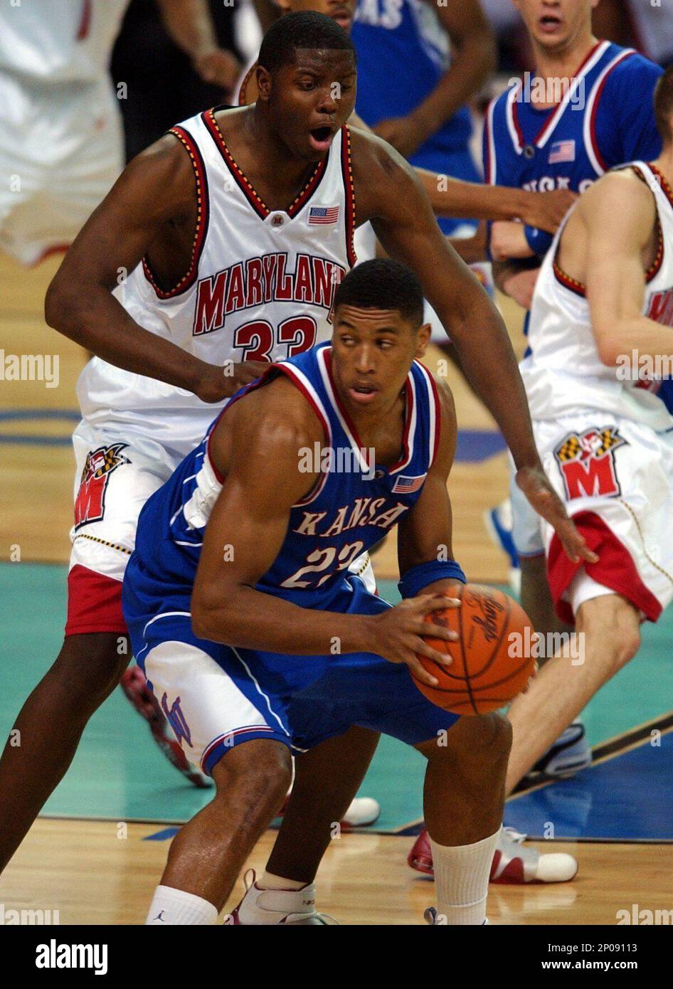 Maryland's #33 Ryan Randle covers KU's #23 Wayne Simien during the ...