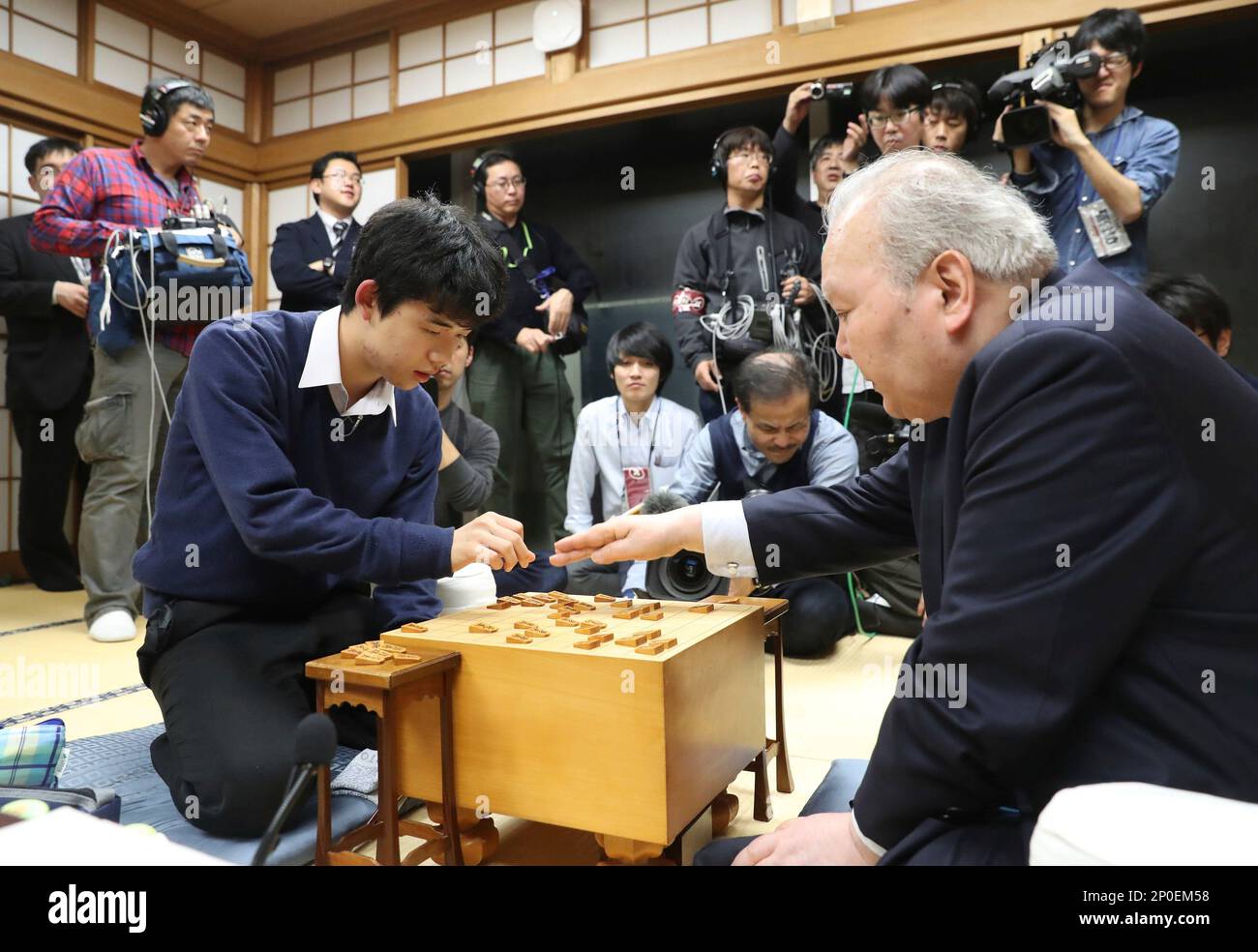 14-year-old Sota Fujii (L), the youngest professional shogi player ...