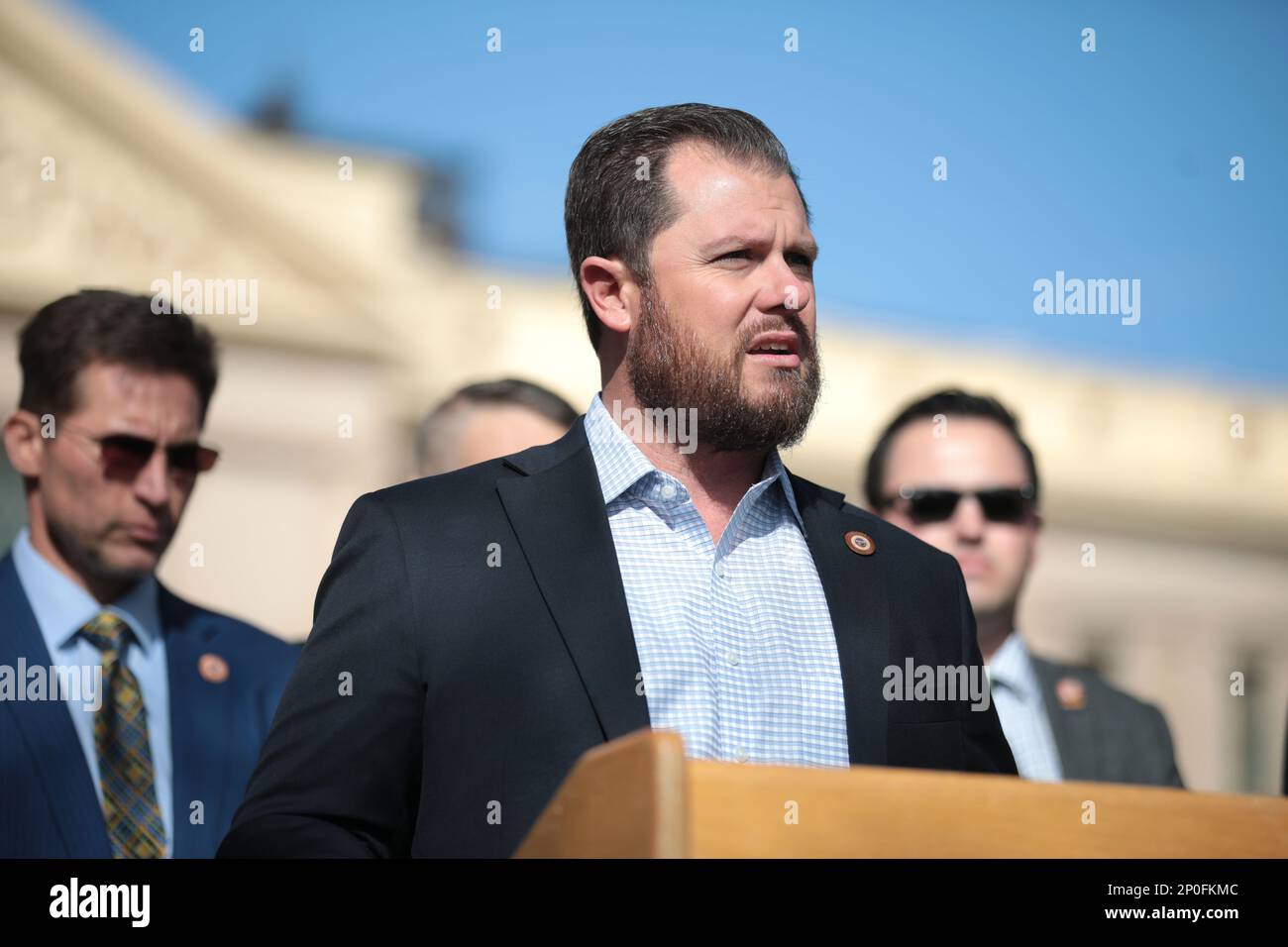 Phoenix, Arizona, USA. 2. März 2023. Arizona State Senator Jake Hoffman ...