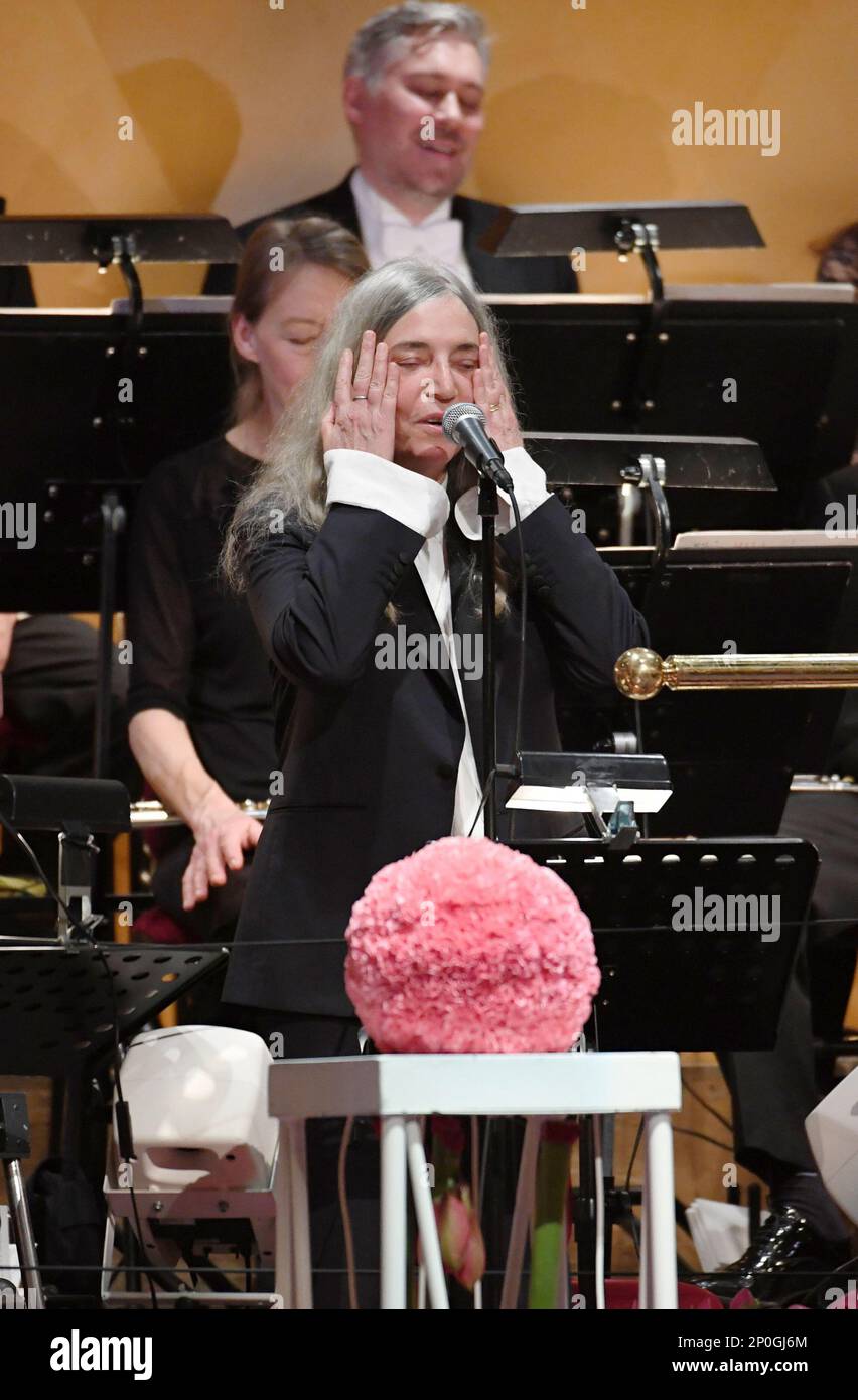 U.S.singer Patti Smith sings Bob Dylan's "A Hard Rain's A-Gonna Fall ...