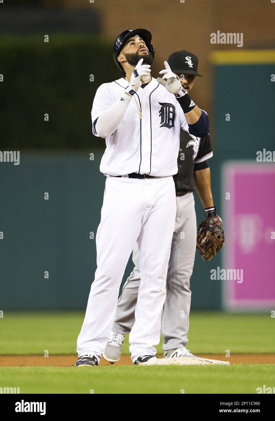 August 29, 2016: Detroit Tigers outfielder J.D. Martinez (28) doubles ...