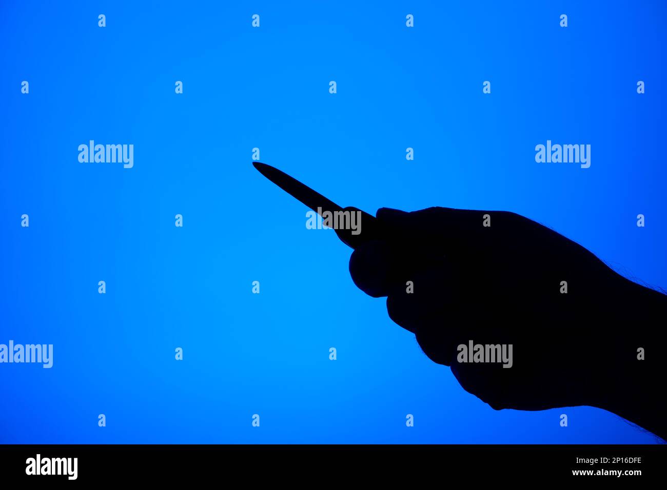 Man holding knife silhouette -Fotos und -Bildmaterial in hoher ...