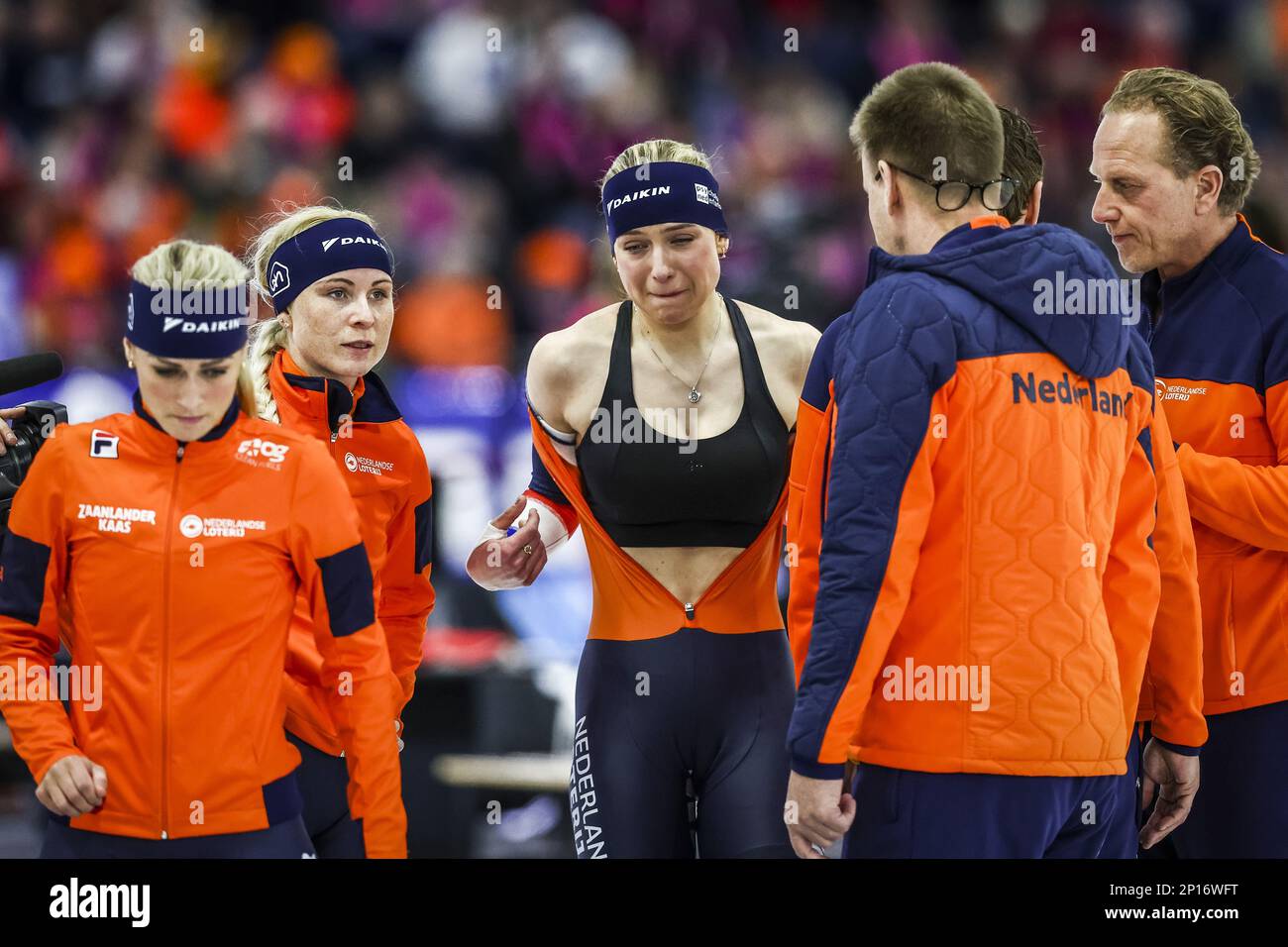 HERENVEEN - Joy Beune (NED) (m) reagiert nach der Disqualifizierung ...
