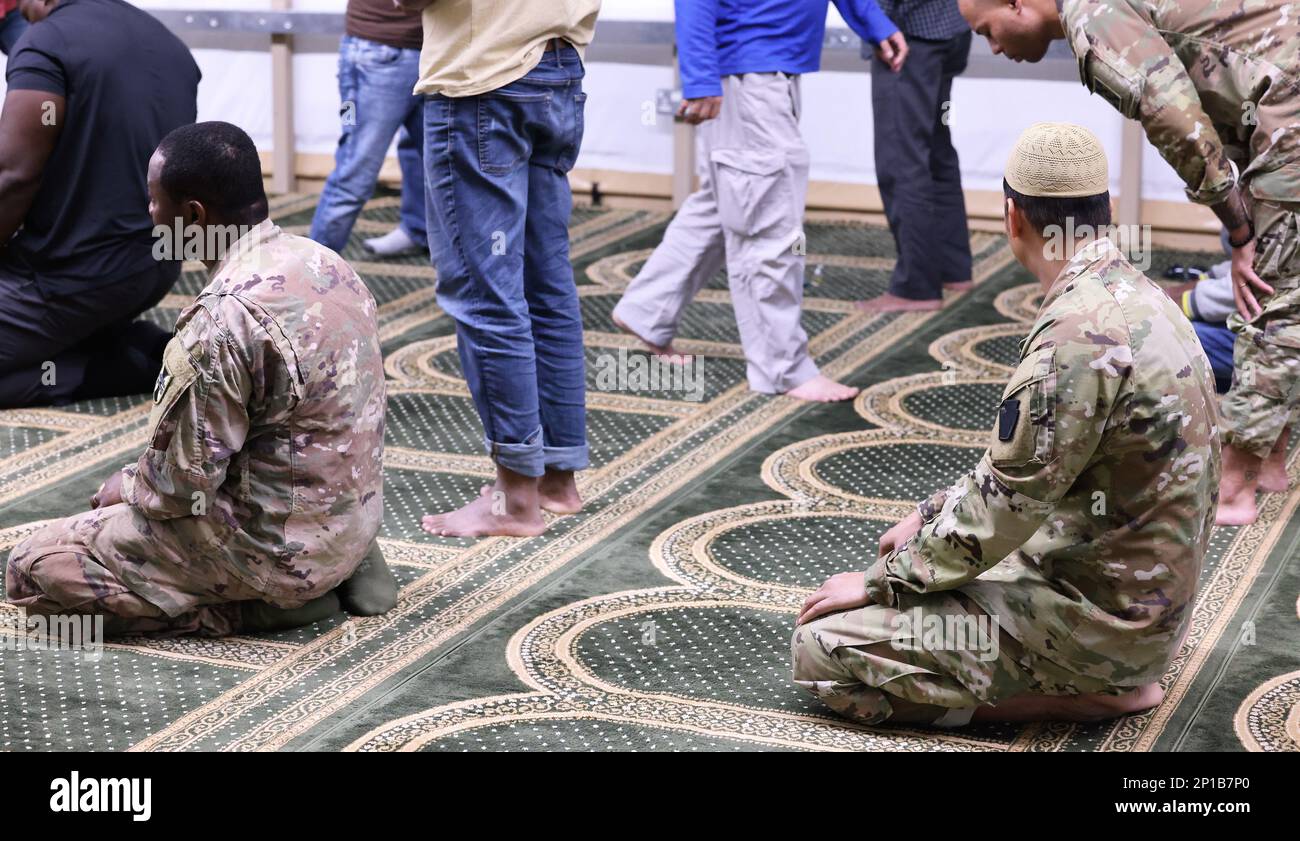 Am Freitag richtet die Area Support Group - Kuwait Scheich Hassan Twaha ...