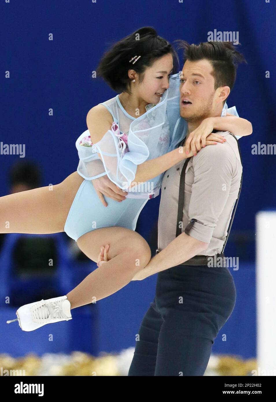 Japan's Emi Hirai (L) and Marien De La Asuncion perform during the Ice ...