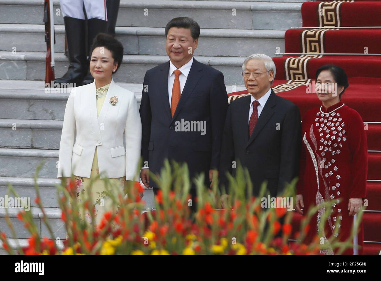 Chinese President Xi Jinping, second left, and his wife, Peng Liyuan, left, pose for a photo ...