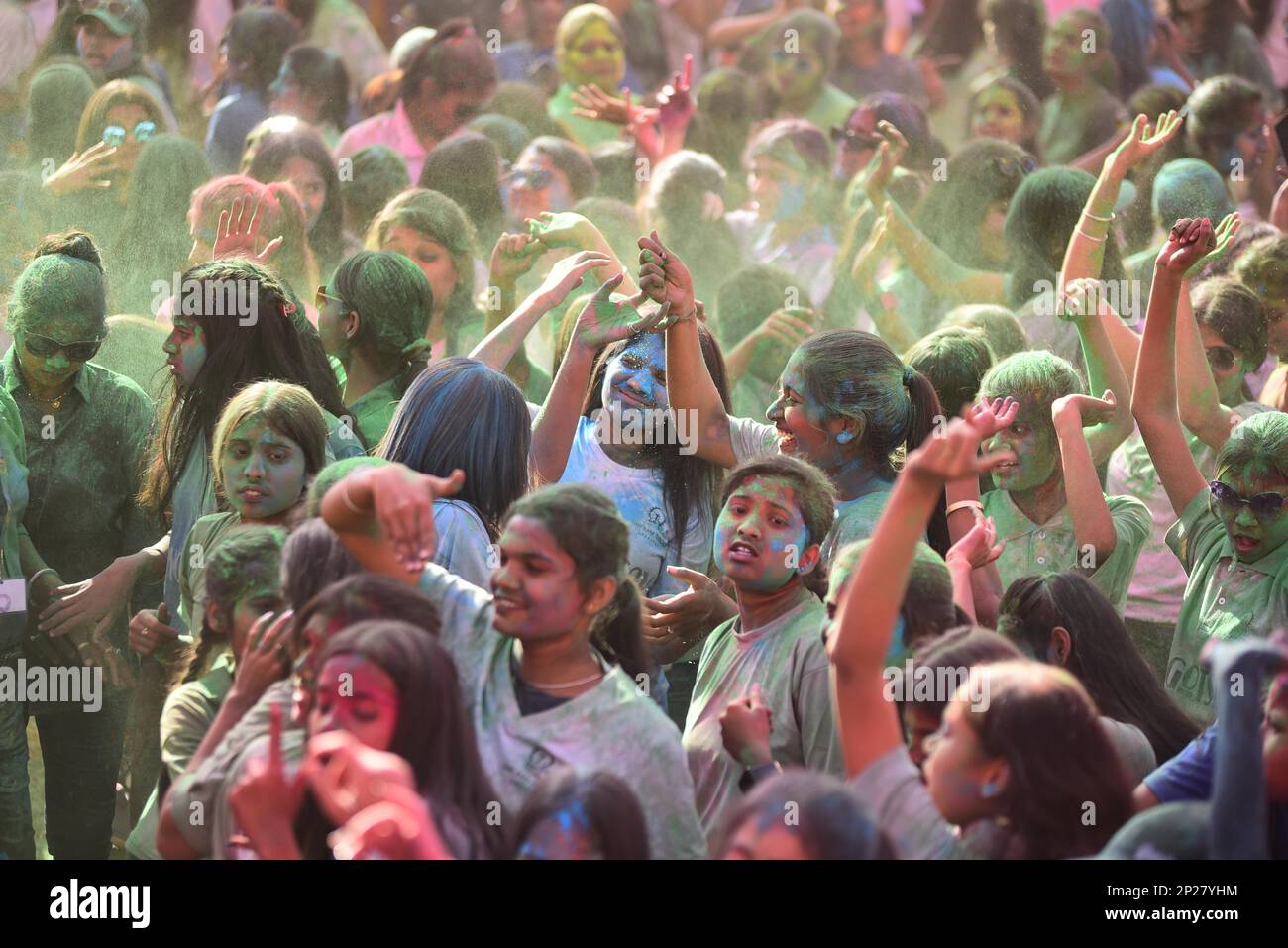 Holi 2023 -Fotos und -Bildmaterial in hoher Auflösung – Alamy