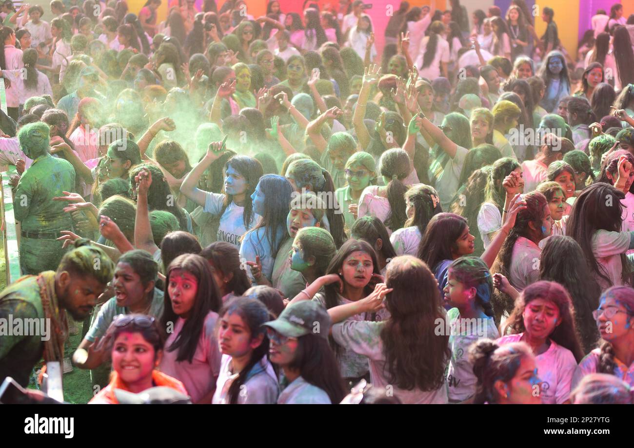 Holi 2023 -Fotos und -Bildmaterial in hoher Auflösung – Alamy