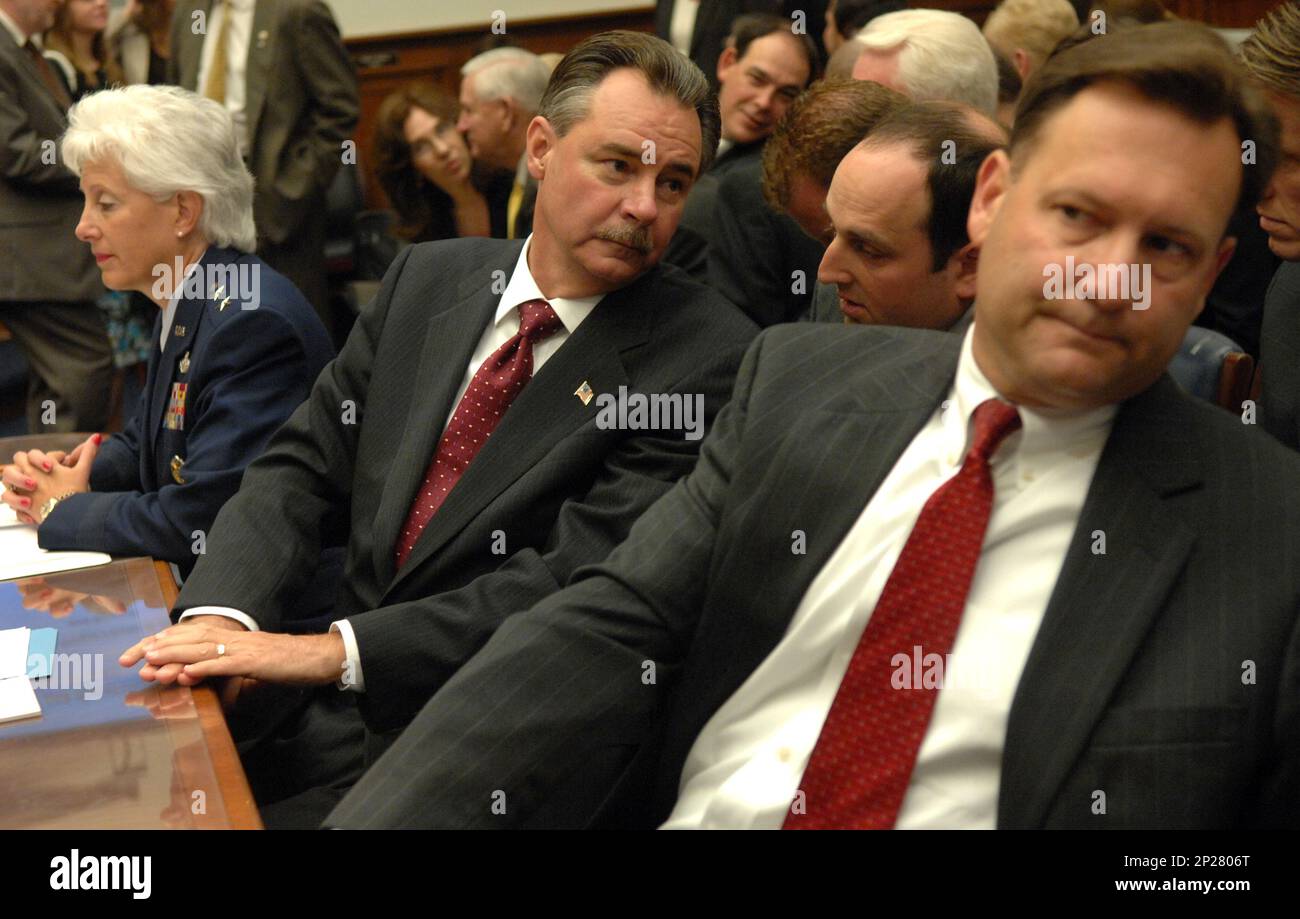 David Paulison, center, FEMA Administrator, and Matt Jadacki, Deputy ...