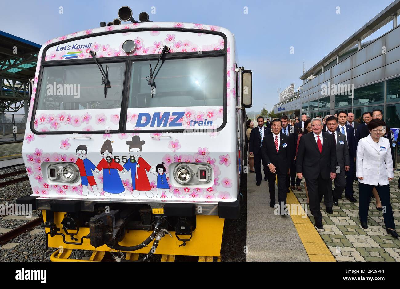 German President Joachim Gauck, second right in front, and Choi Yeon-hye right, CEO of Korea ...