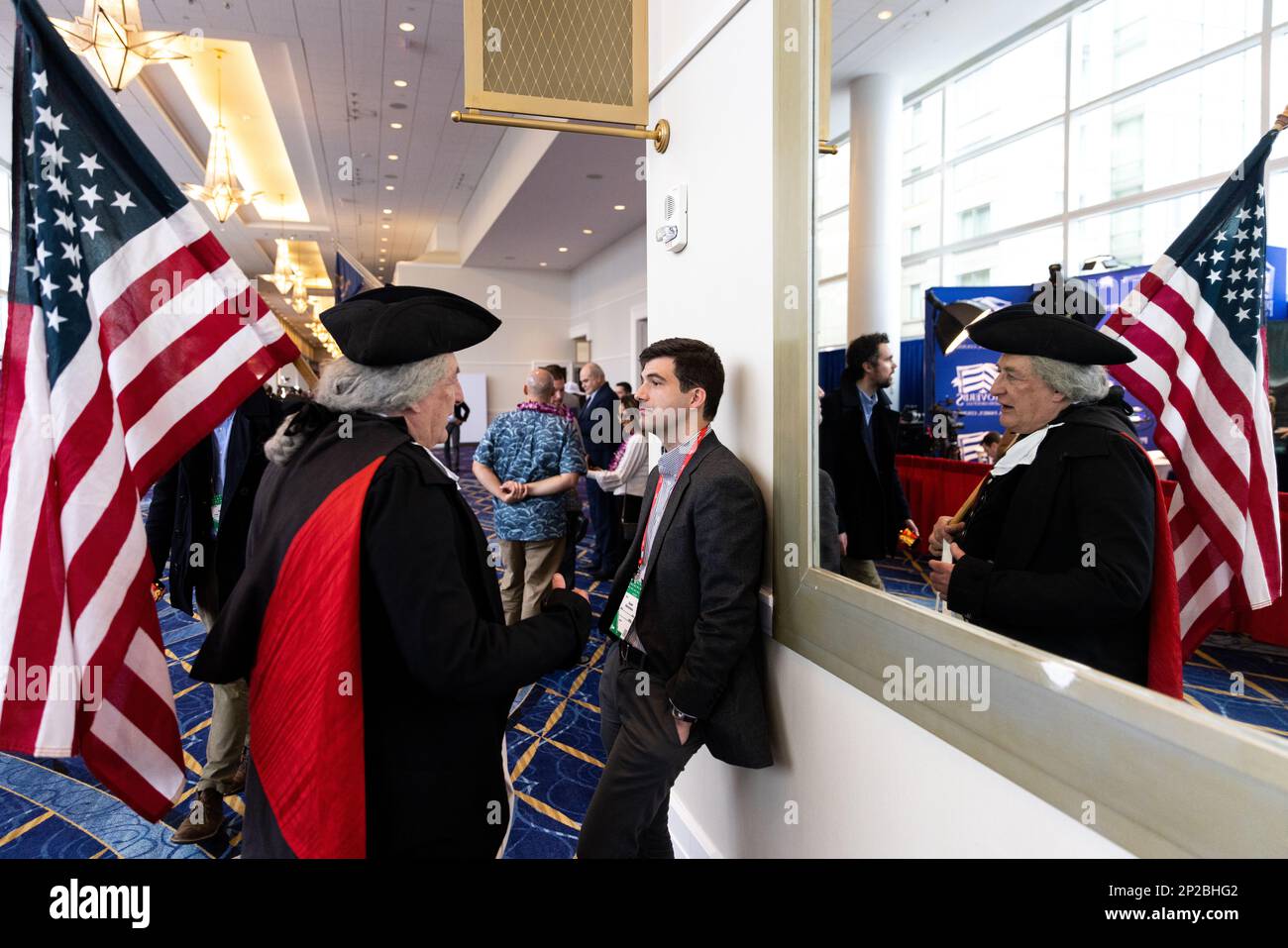 Ein George-Washington-Imitator spricht am Freitag, den 3. März, mit ...