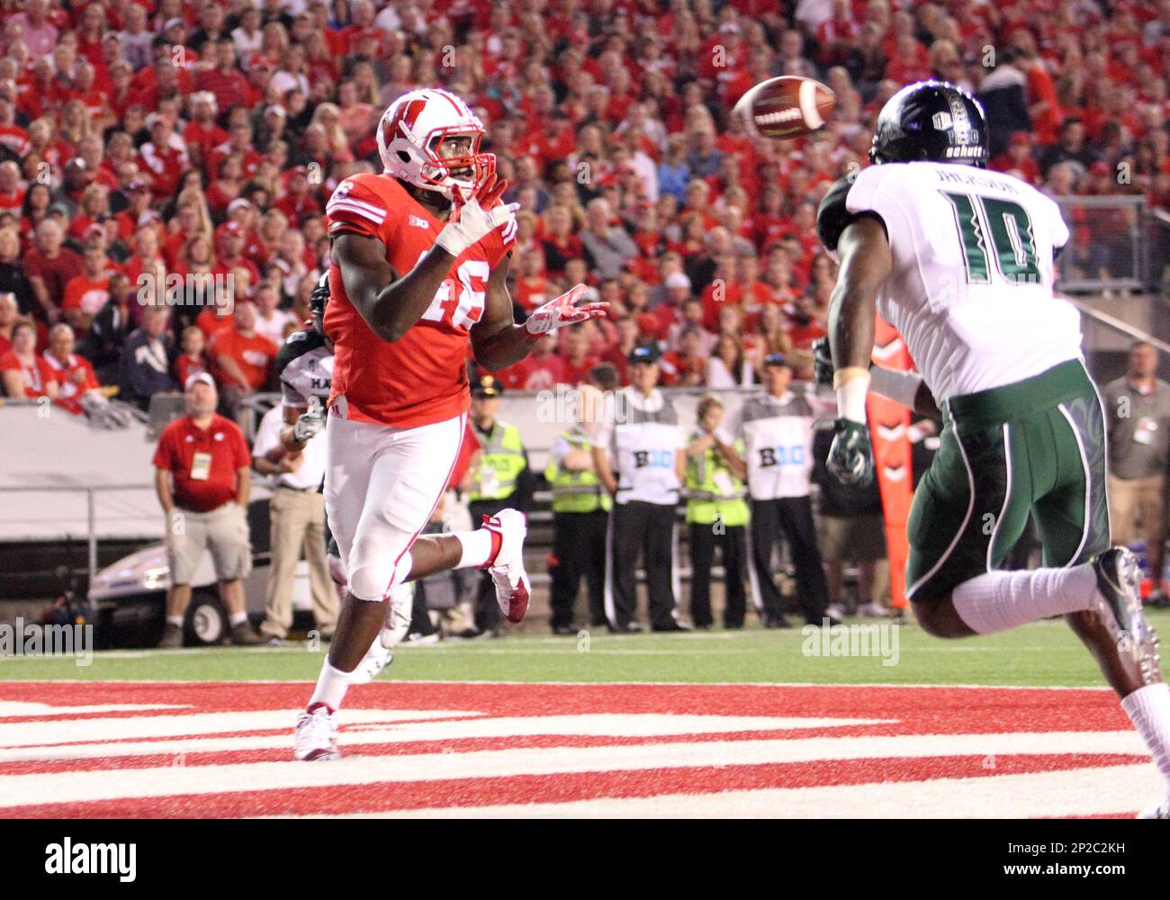 26 September 2015: Wisconsin Badger tight end Austin Traylor (46 ...