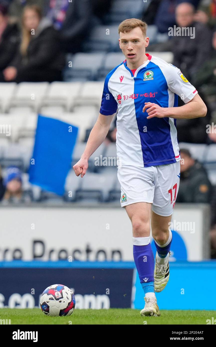 Hayden Carter #17 von Blackburn Rovers während des Sky Bet Championship ...