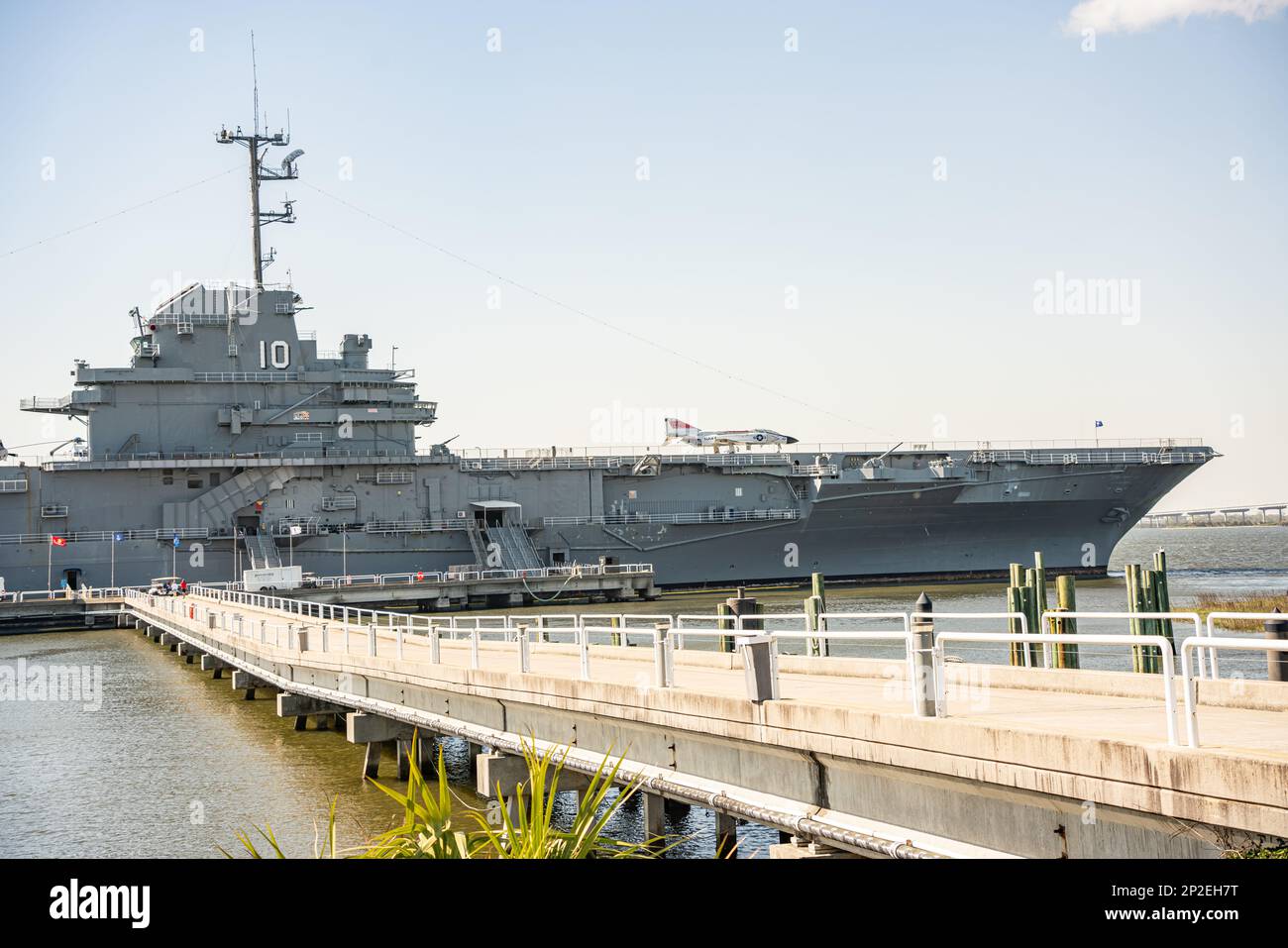 Charleston, South Carolina, USA - 28. Februar 2023: USS Yorktown CV-10 ...