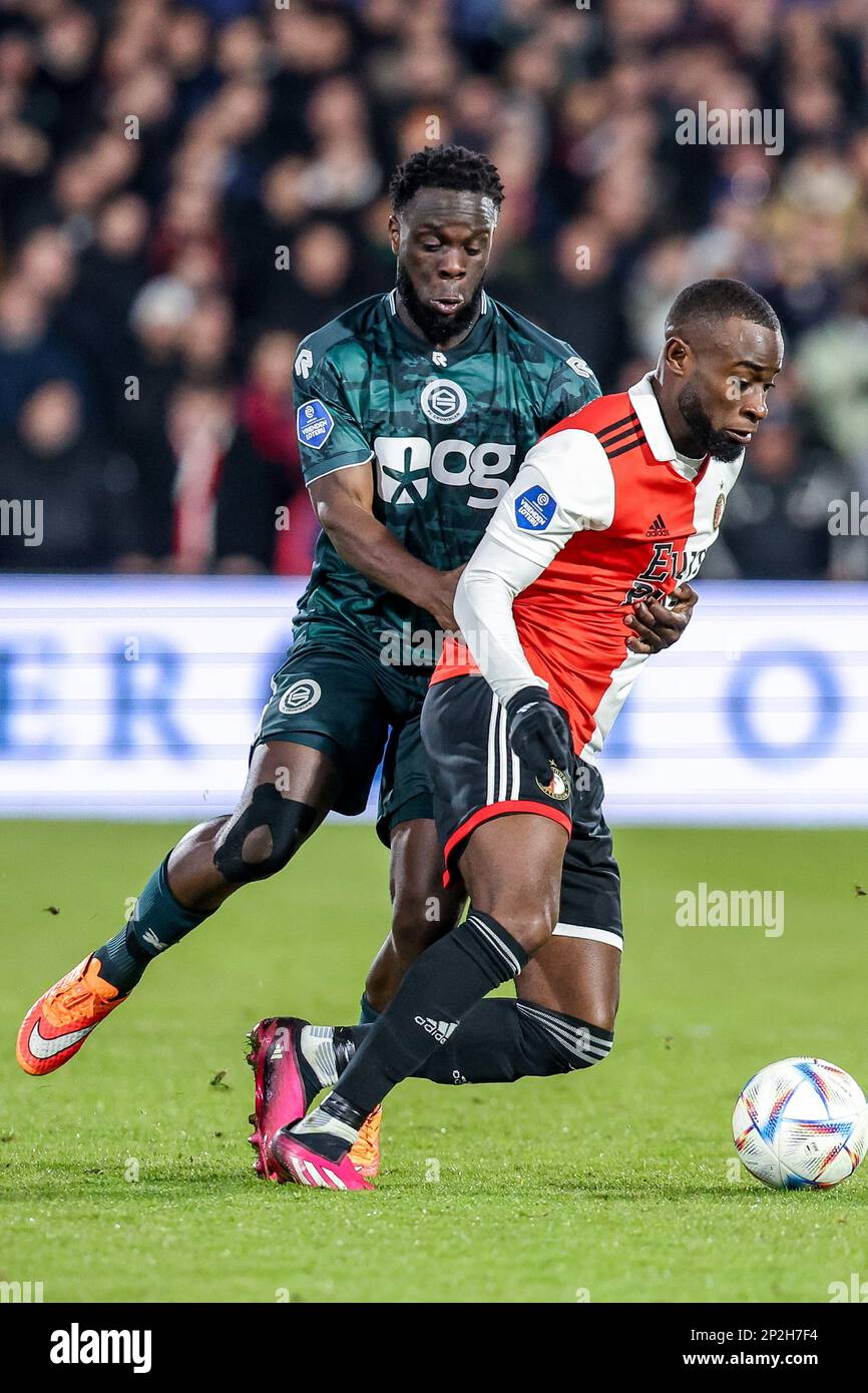 ROTTERDAM, NIEDERLANDE - MÄRZ 4: Elvis Manu vom FC Groningen kämpft um ...