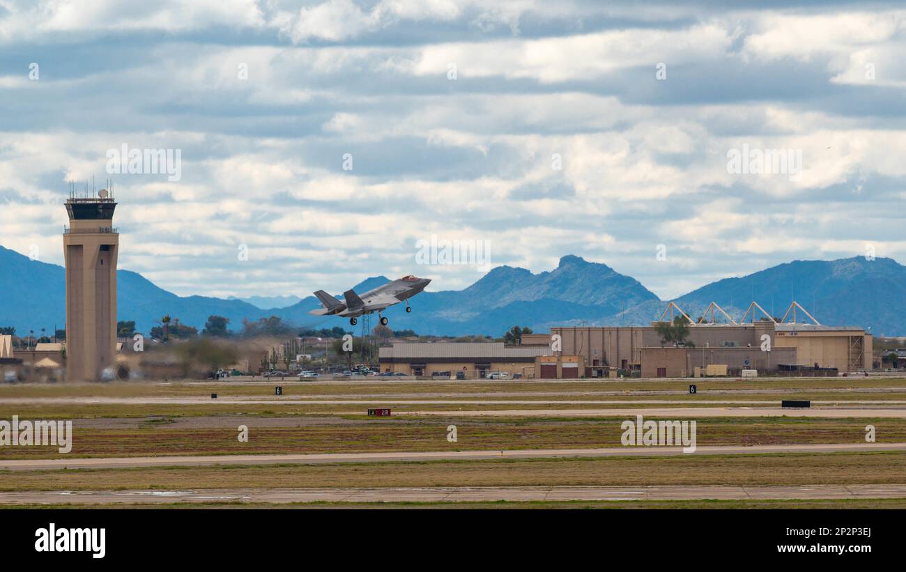 Eine F-35A Lightning II startet am 2. März 2023 auf dem ...