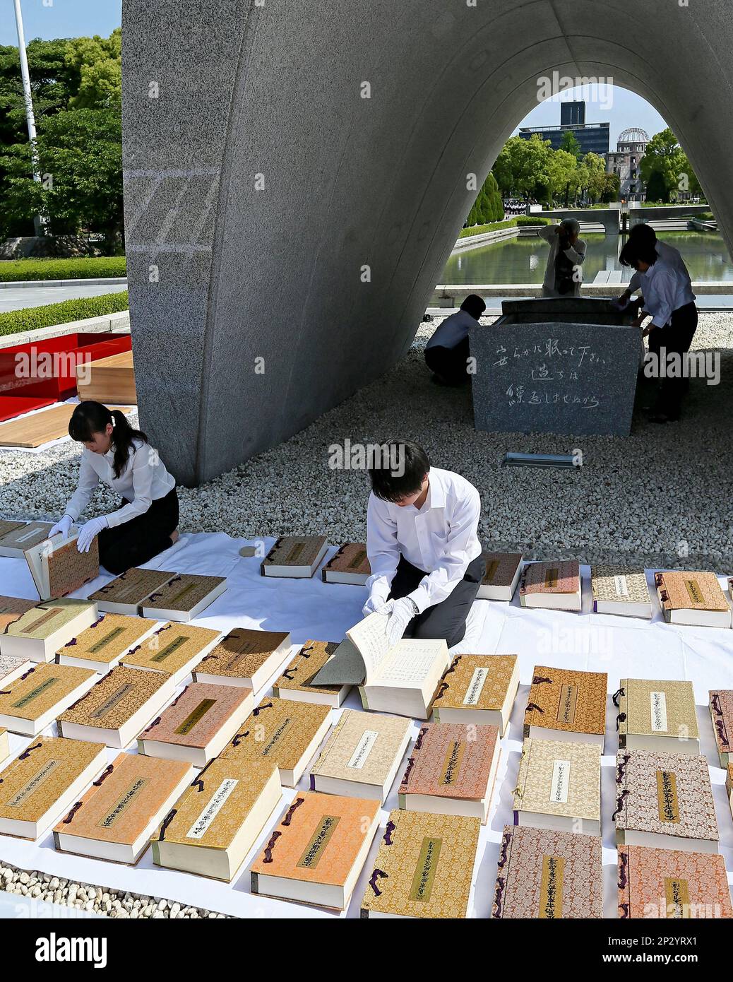 Hiroshima city officials place the registry of the U.S. Hiroshima ...