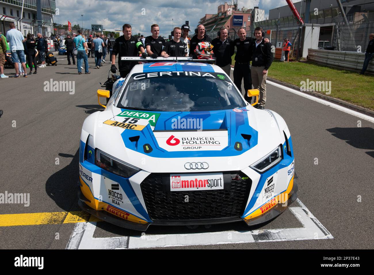 Audi r8 gt class race car -Fotos und -Bildmaterial in hoher Auflösung ...