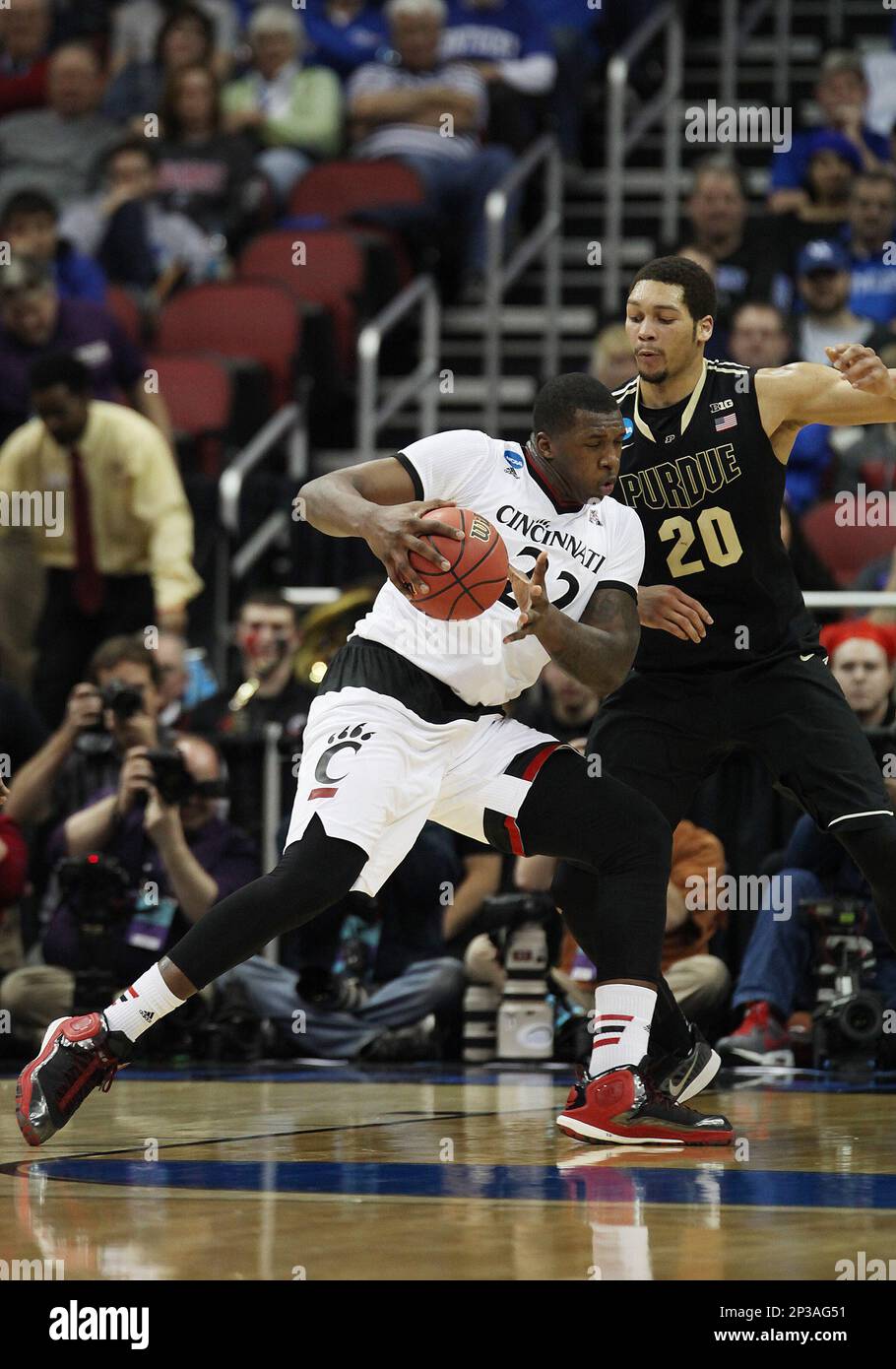19 March 2015: Cincinnati Bearcats center Coreontae DeBerry (22) drives ...