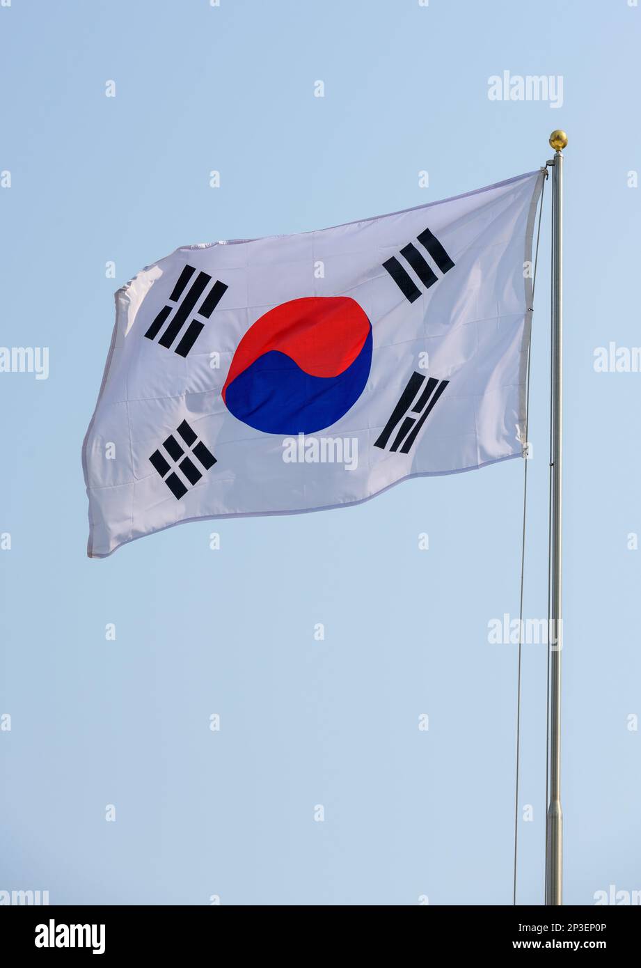 Die südkoreanische Flagge fliegt in Seoul. Die Nationalflagge Südkoreas ...
