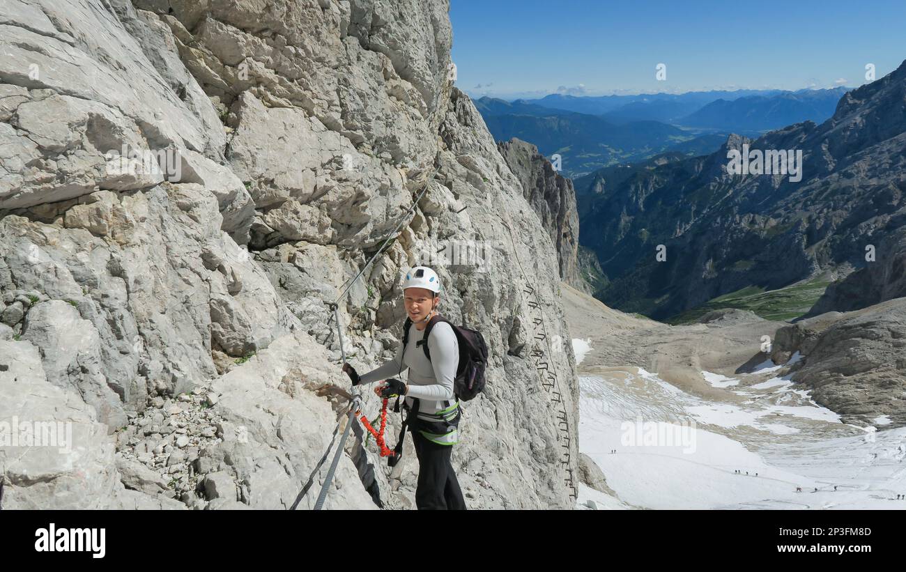Sie passieren Ferrata mit einer großen Exposition und einem ...