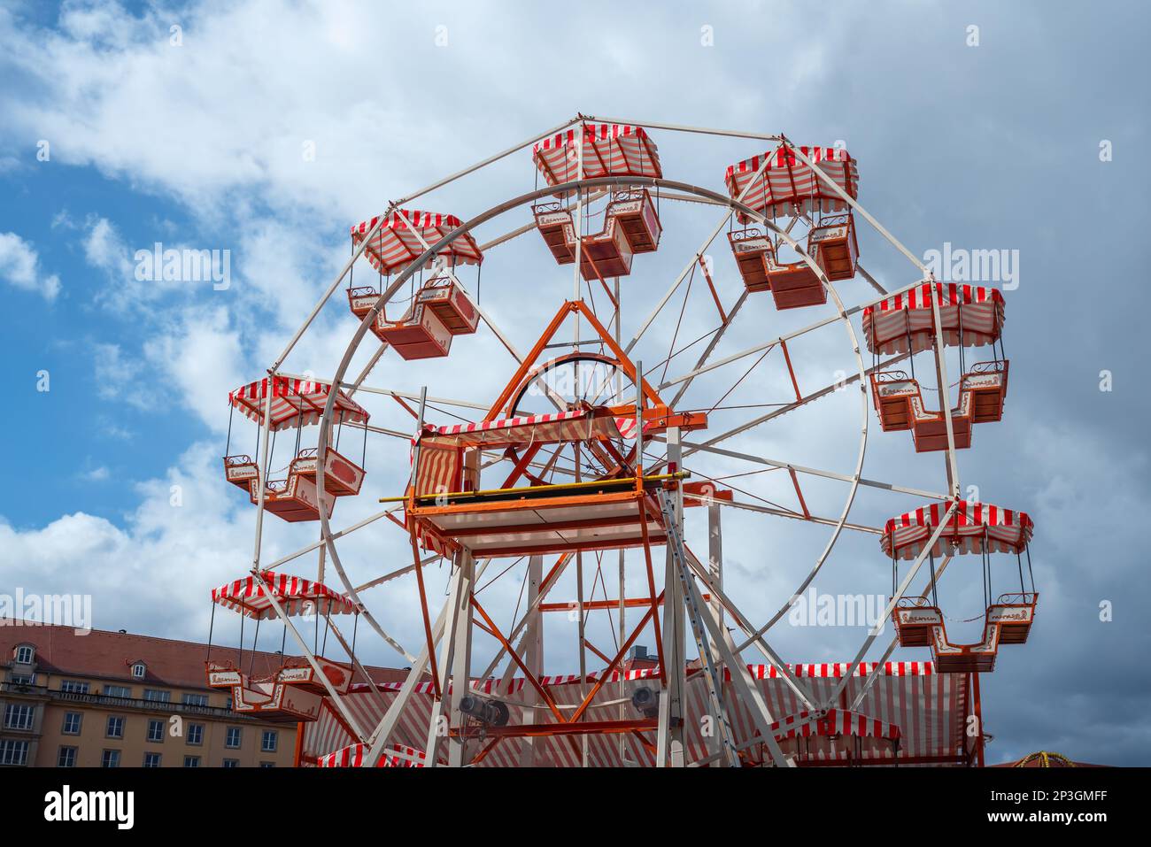 Fahrt mit dem riesenrad -Fotos und -Bildmaterial in hoher Auflösung – Alamy