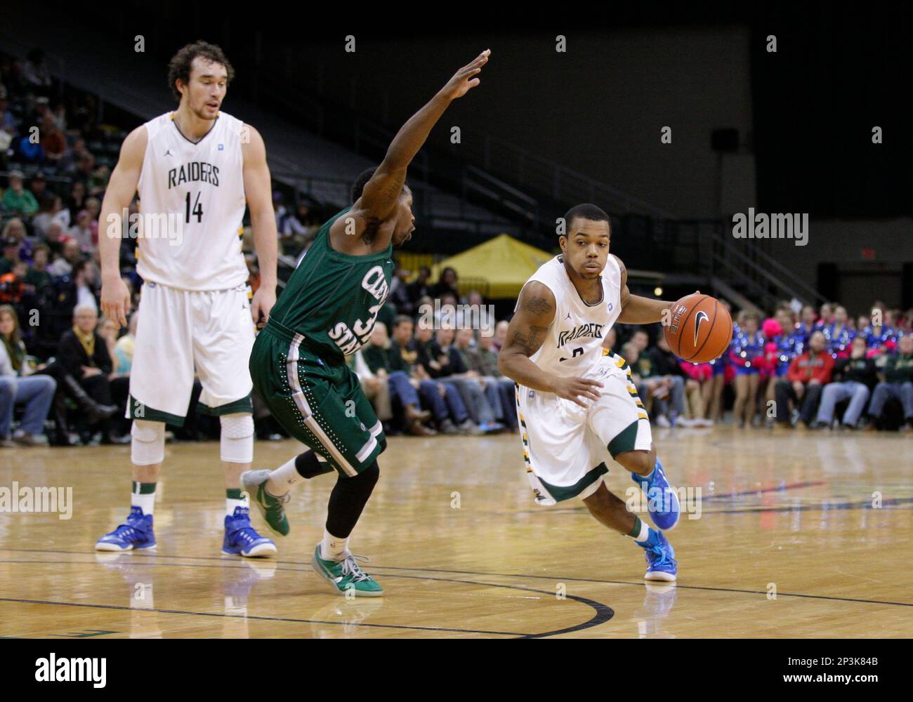 January 14, 2015: Wright State Raiders guard Reggie Arceneaux (3) drives during the NCAA ...