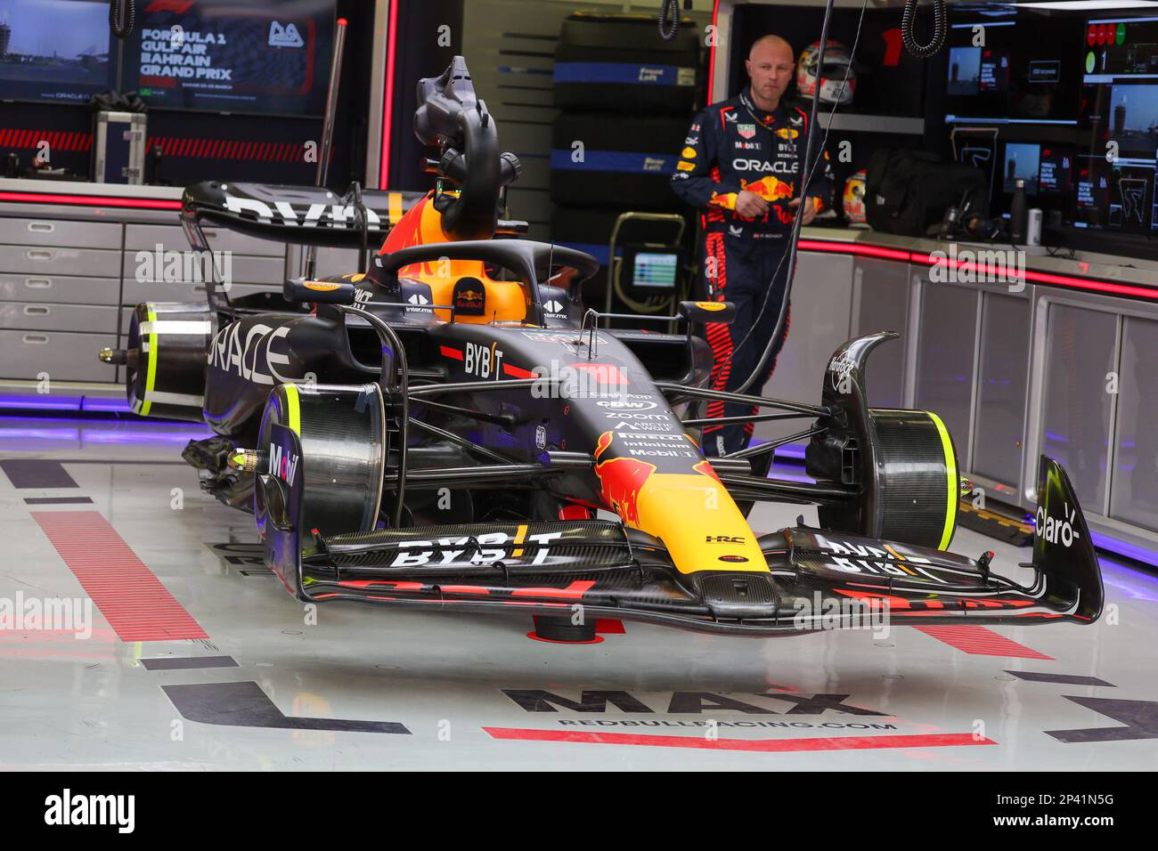 Redbull Rennwagen Max Verstappen (NED) Redbull Racing RB19 auf der Box ...