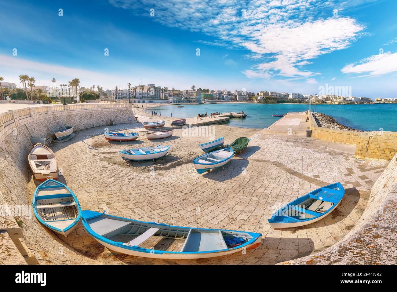 Atemberaubender Blick auf die Promenade von Otranto in Italien ...