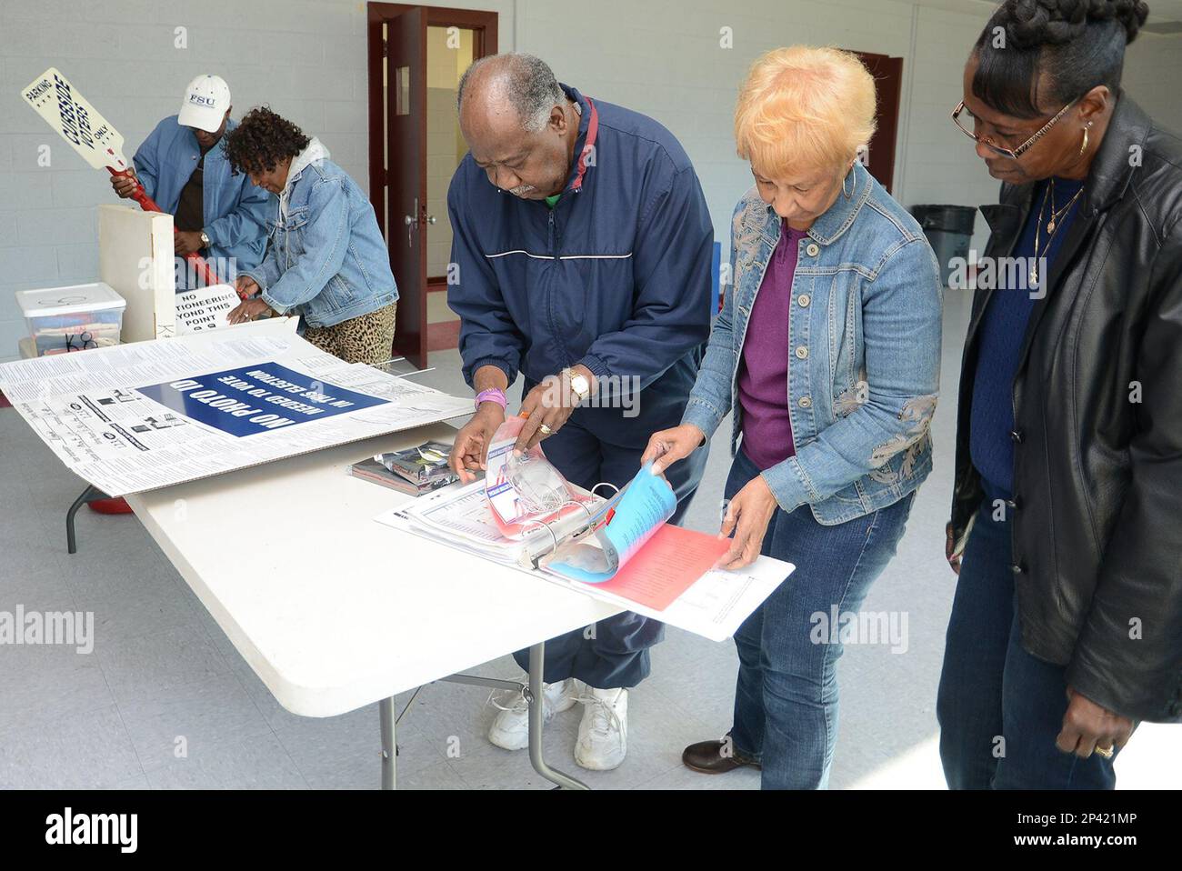 From left, Henry Dove, Jr, Ina Lofton, Elijah Gooding, Joan Harris and ...
