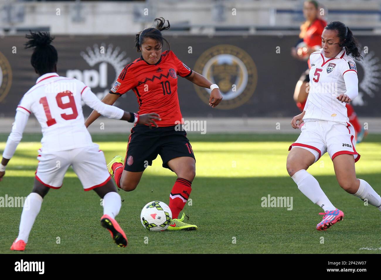 26 October 2014: Sandra Stephany Mayor (MEX) (10) scores a goal past ...