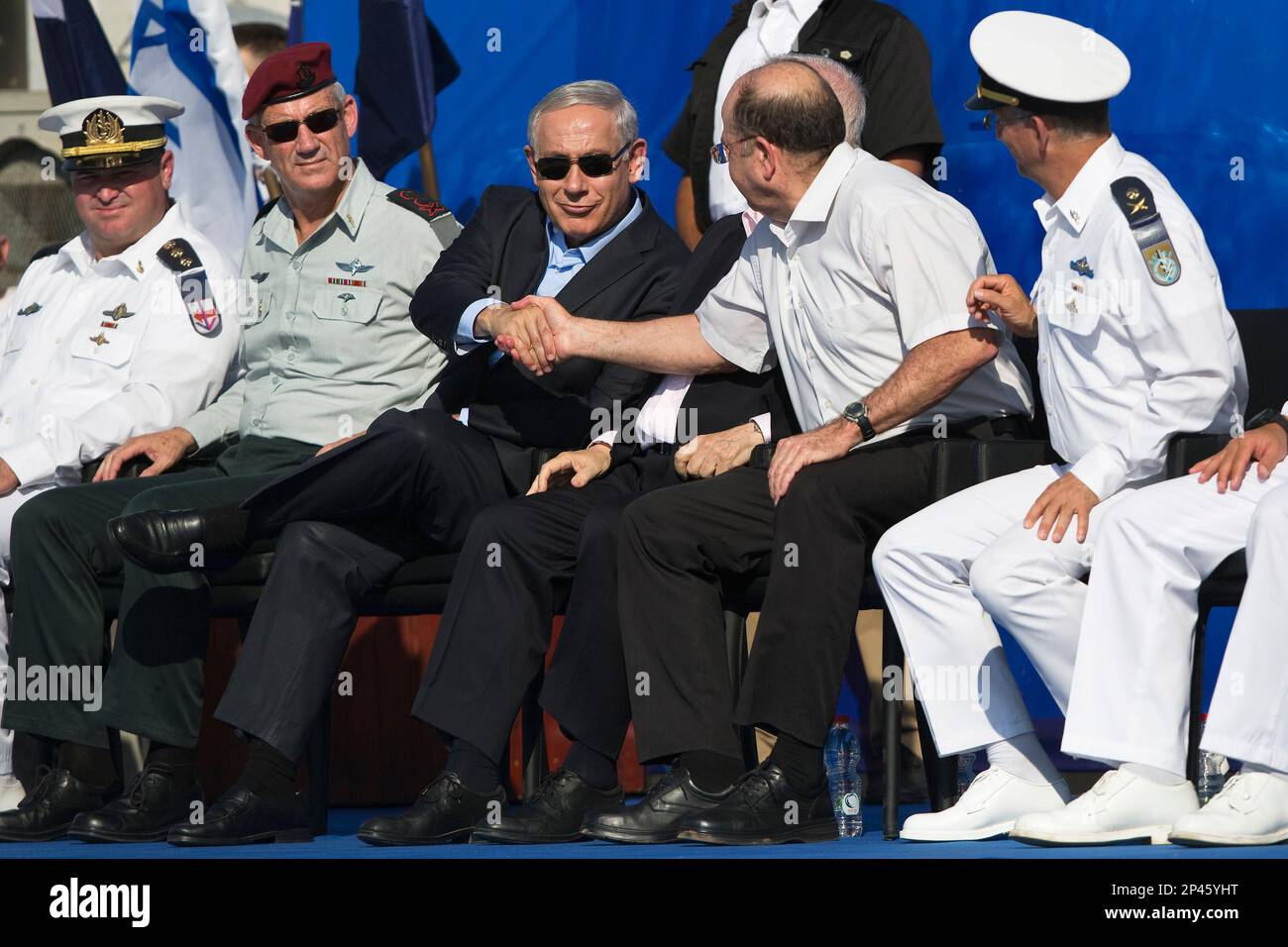 Israel's Prime Minister Benjamin Netanyahu, center, shakes hands with ...