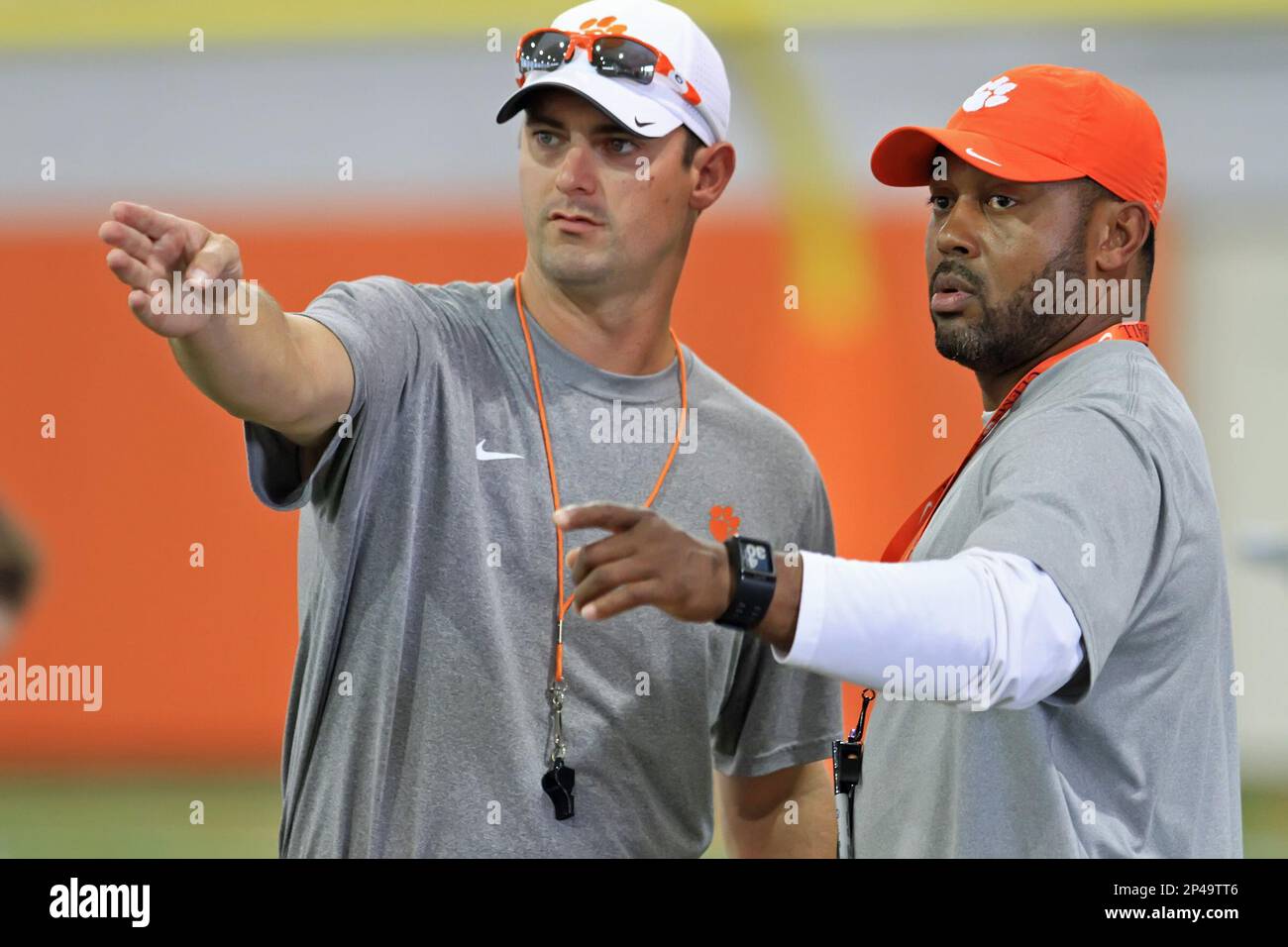 Clemson wide receivers coach Jeff Scott, left, confers with defensive ...