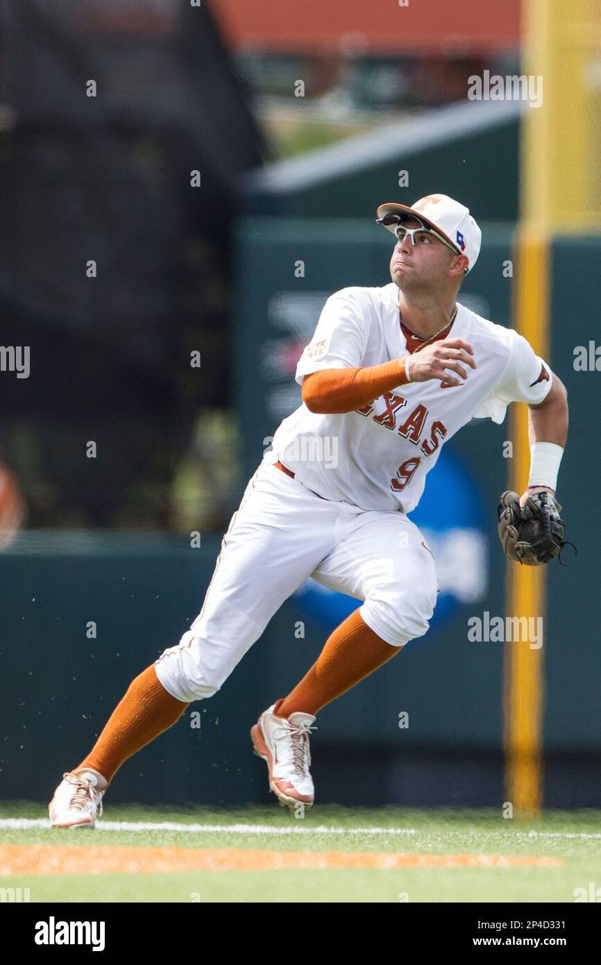 Texas Longhorns shortstop CJ Hinojosa (9) on defense during the NCAA ...