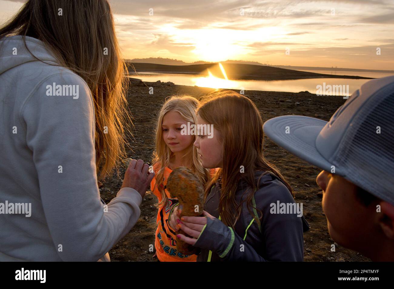 In this Dec. 30, 2013 photo, Ella Rutherford, 8, center, Kayla Vota, 8 ...