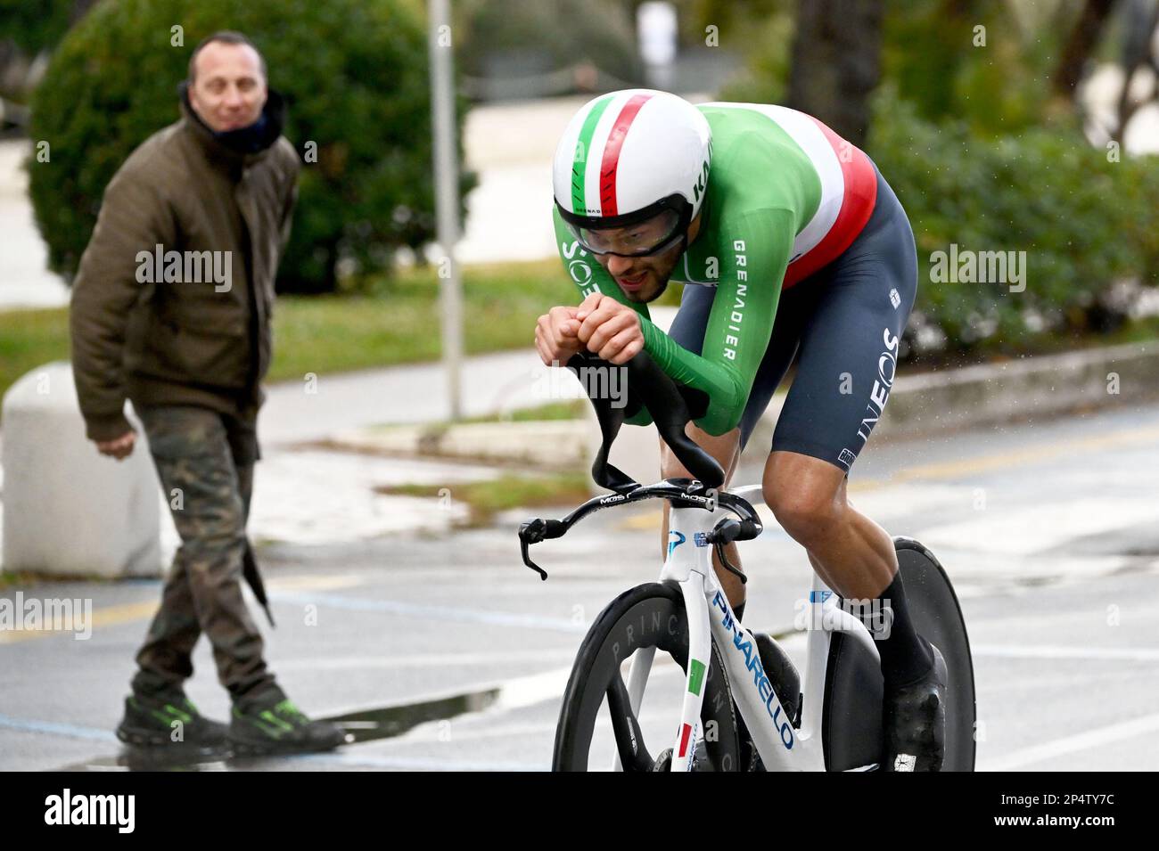 Italienischer Filippo Ganna von Ineos Grenadiers in Aktion während der ...