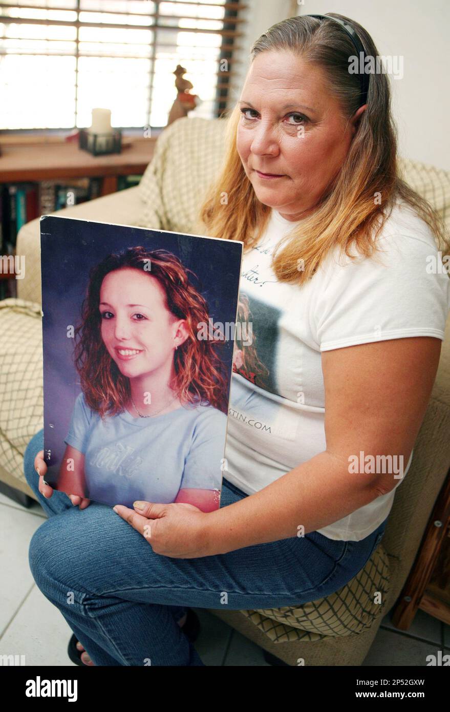 Michelle Ravell displays a photograph of convicted killer Kiristin ...
