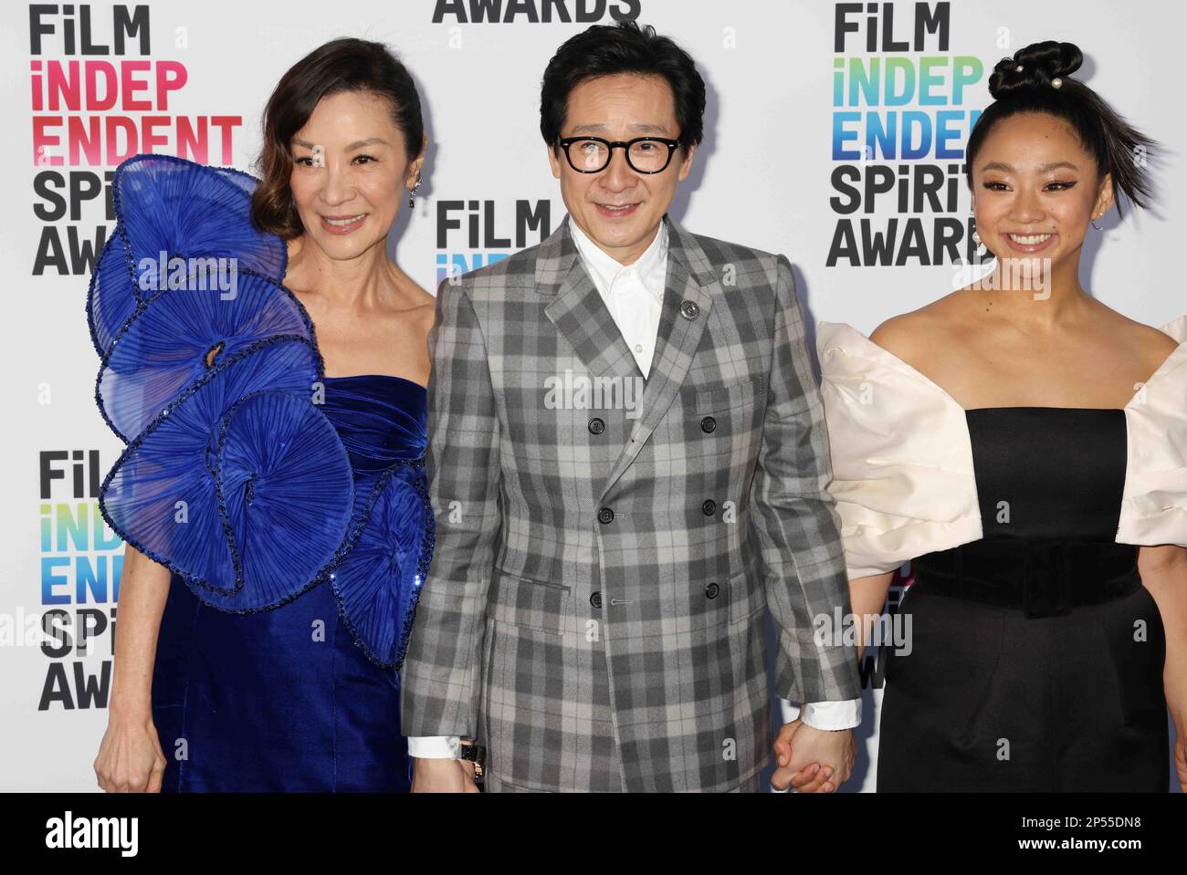 Stephanie hsu michelle yeoh -Fotos und -Bildmaterial in hoher Auflösung ...