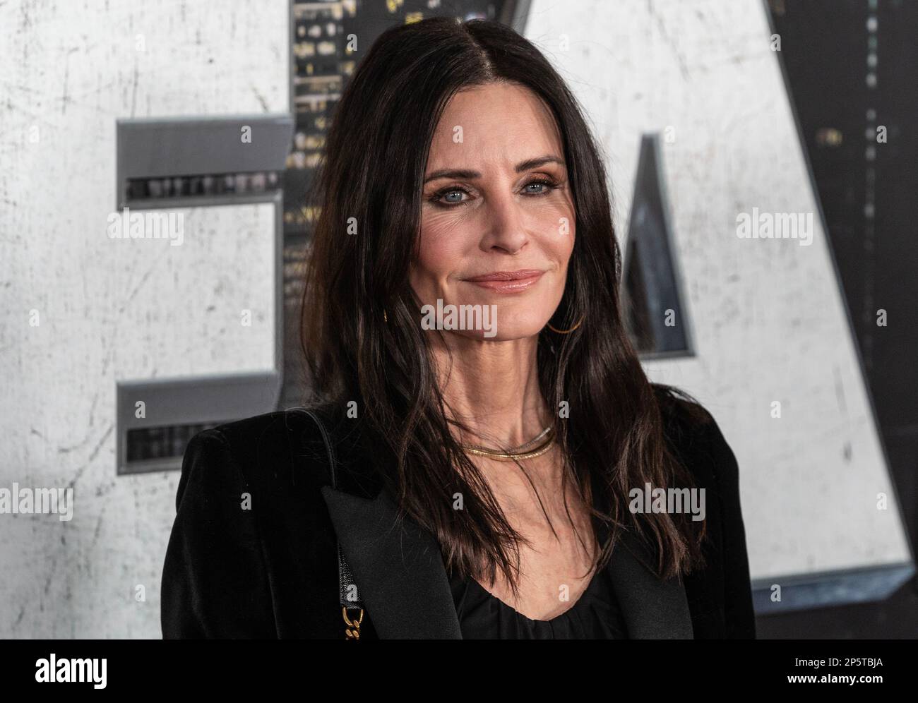 Courteney cox weltpremiere von -Fotos und -Bildmaterial in hoher ...