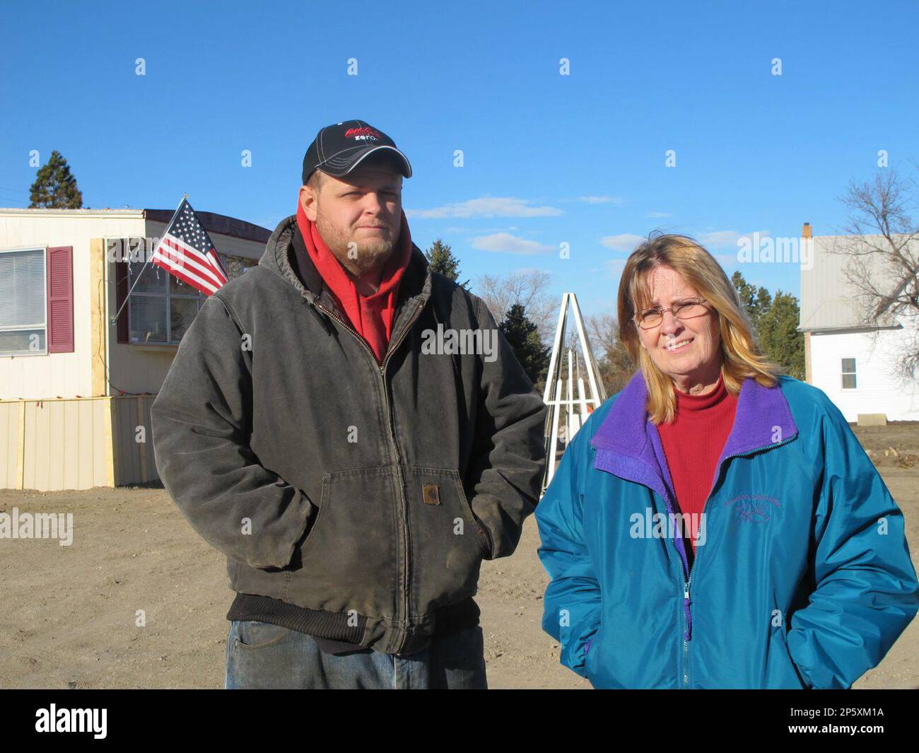 ADVANCE FOR MONDAY, DEC. 17 AND THEREAFTER. - Linda Wiskus, right, and ...