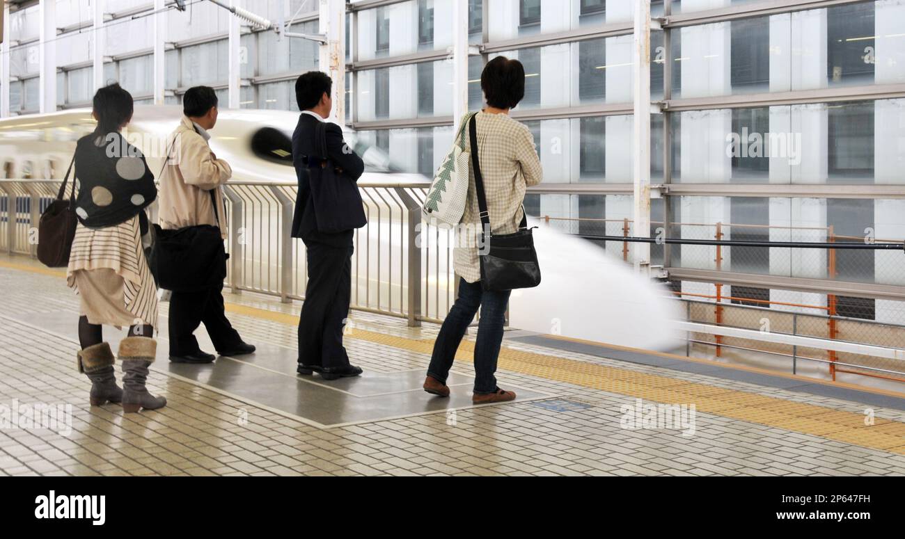 Bahnhof shinkansen -Fotos und -Bildmaterial in hoher Auflösung – Alamy