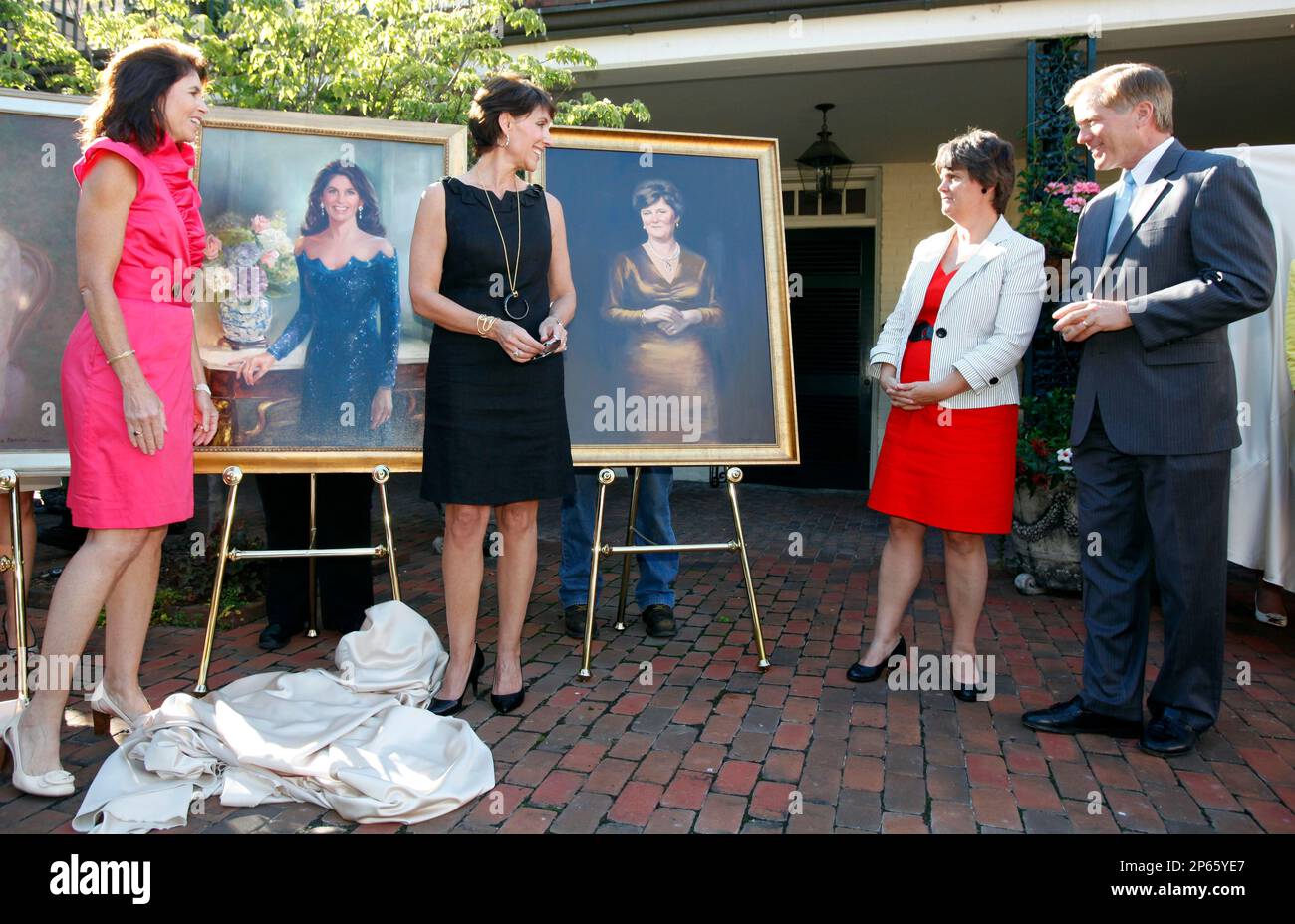 From left, former first lady Susan Allen, artist Nancy Mauck, former ...