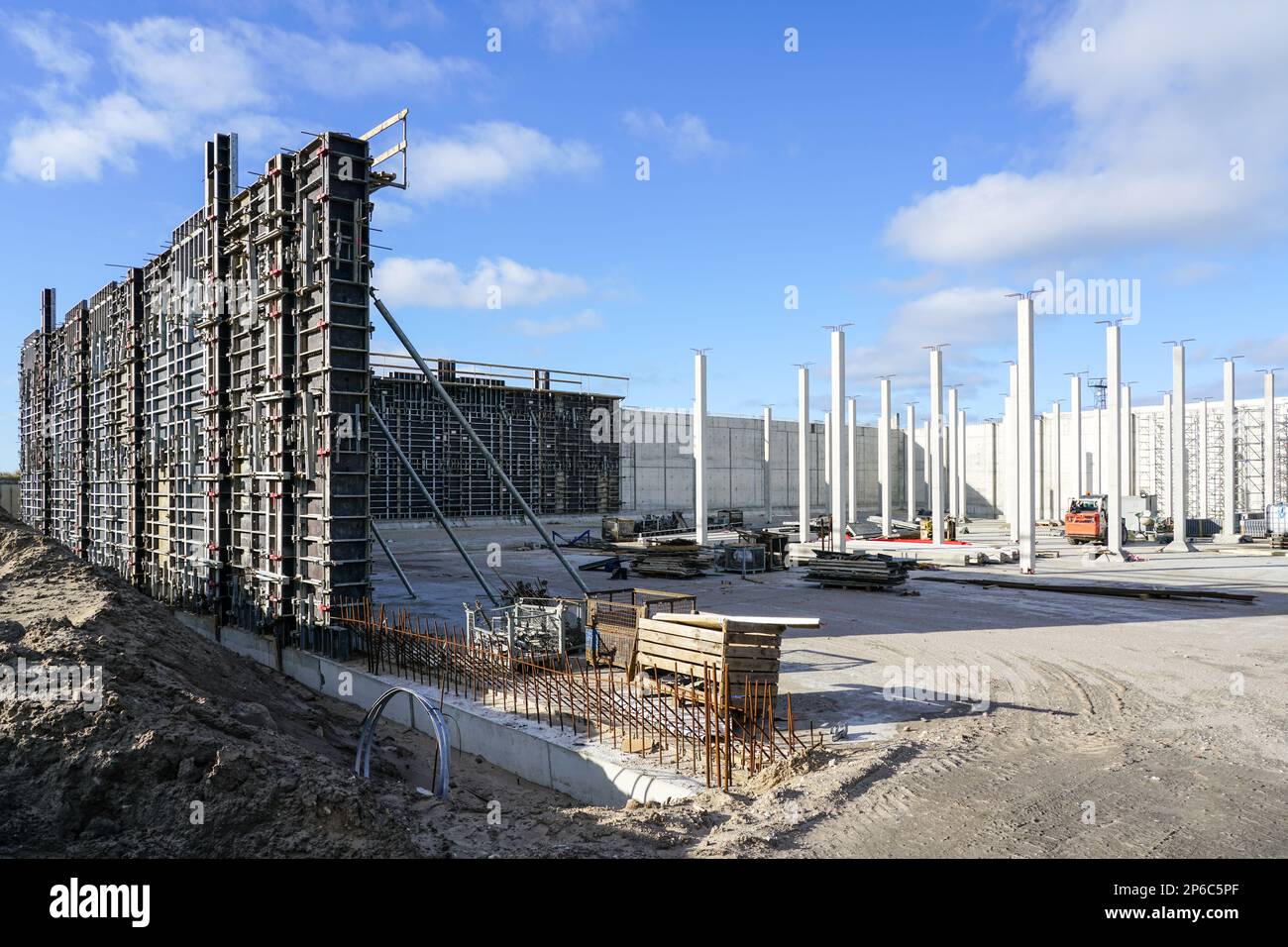 Reinforced concrete water tank -Fotos und -Bildmaterial in hoher Auflösung – Alamy