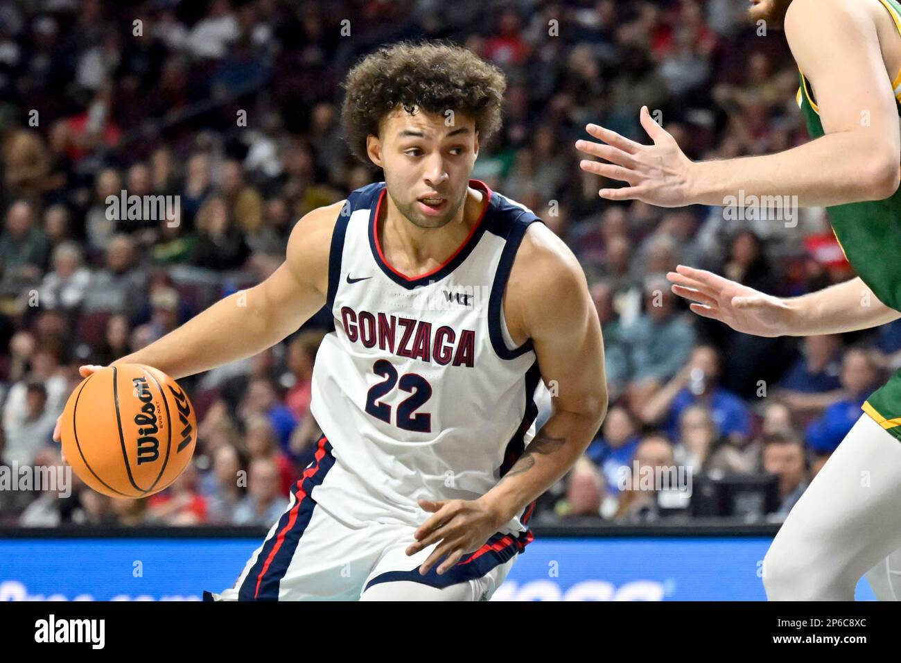Gonzaga forward Anton Watson (22) drives the ball against San Francisco ...