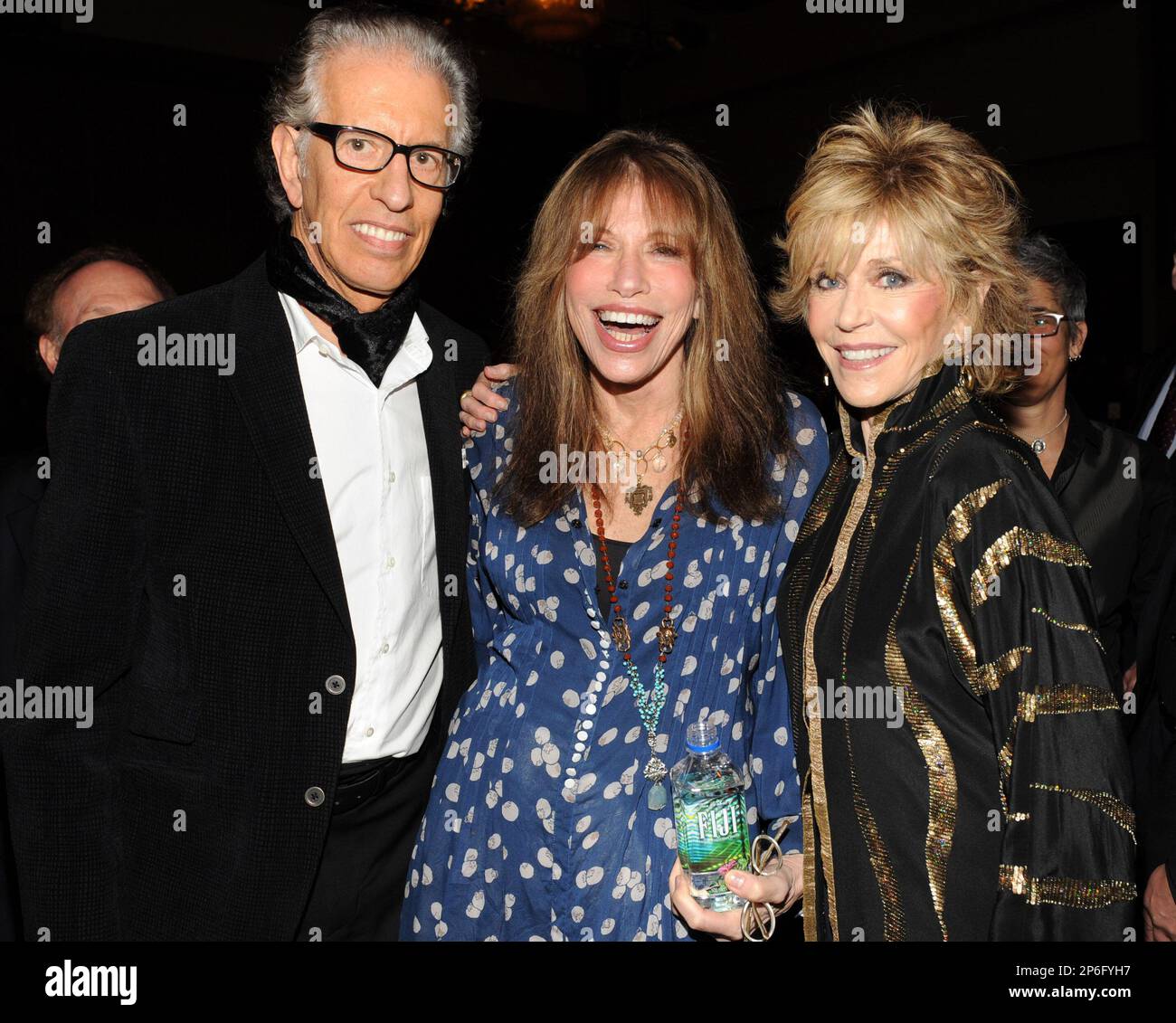 HOLLYWOOD, CA - APRIL 18: (L-R) Richard Perry, Carly Simon and Jane ...