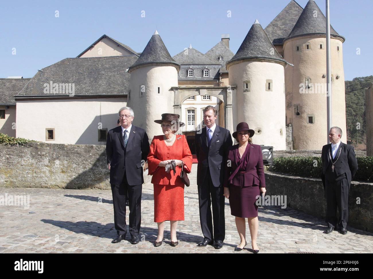 From left, Luxembourg's Prime Minister Jean-Claude Juncker, Dutch Queen ...